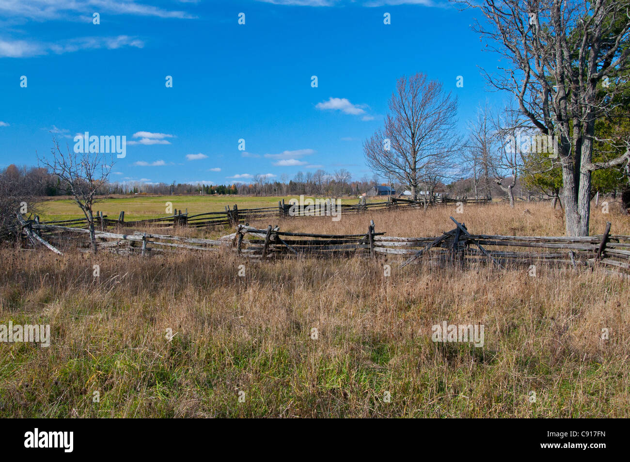 Split rail fences hi-res stock photography and images - Alamy
