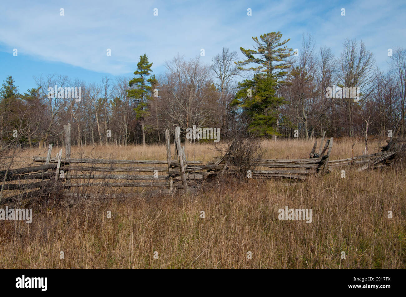 Split rail fences hi-res stock photography and images - Alamy