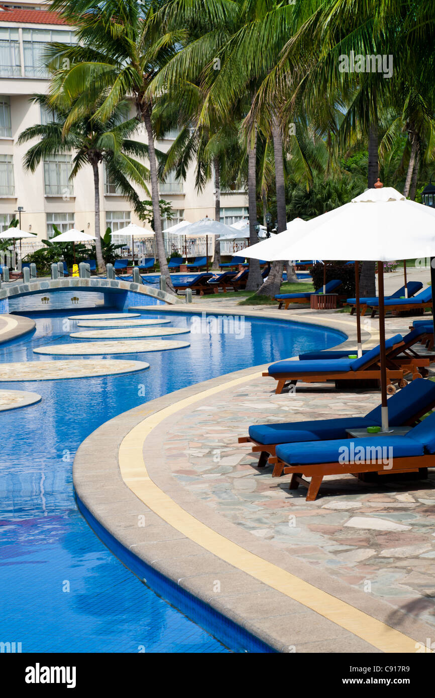 Hotel pool garden area hi-res stock photography and images - Alamy