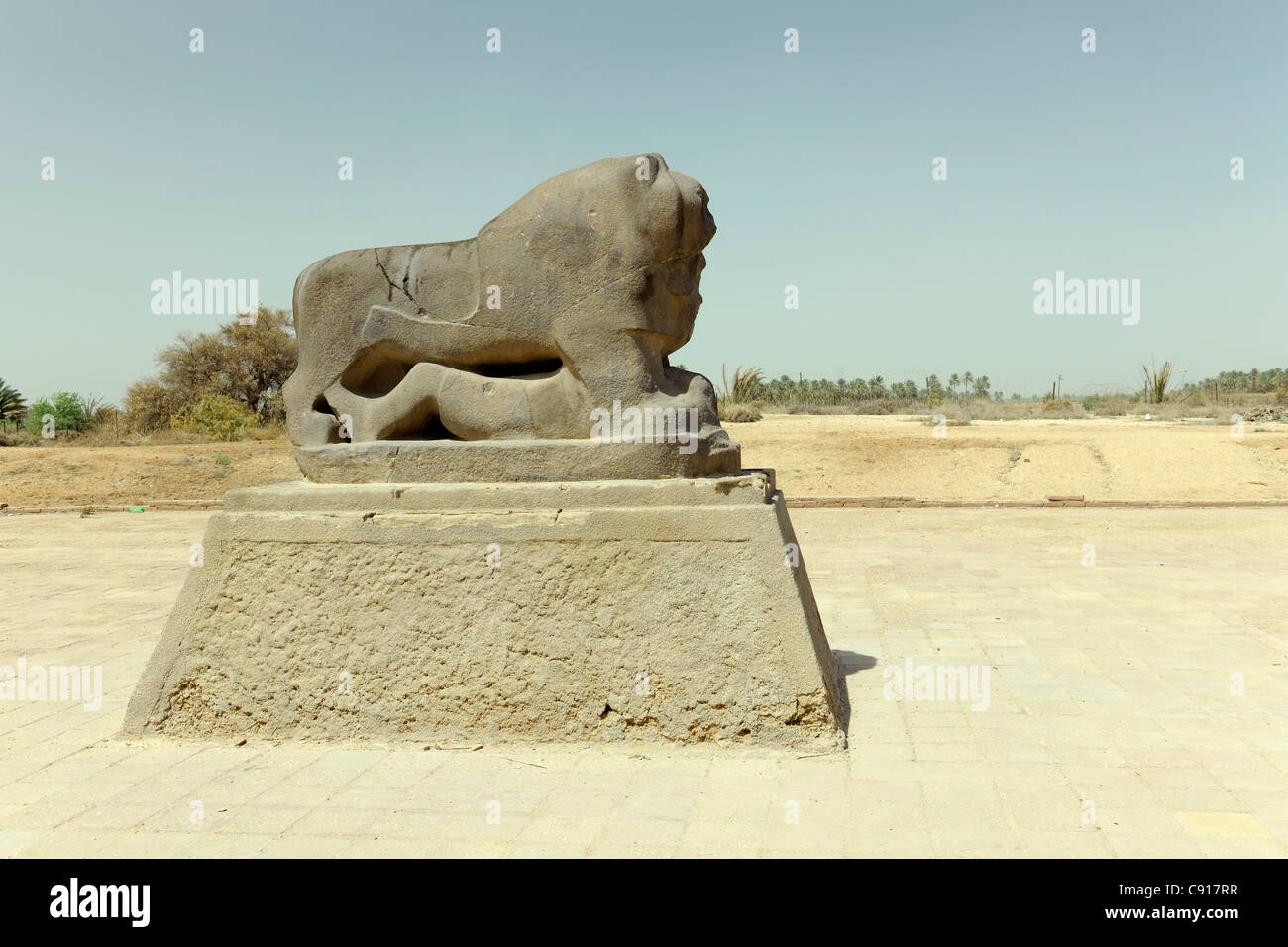 Statue iraq babylon hi-res stock photography and images - Alamy