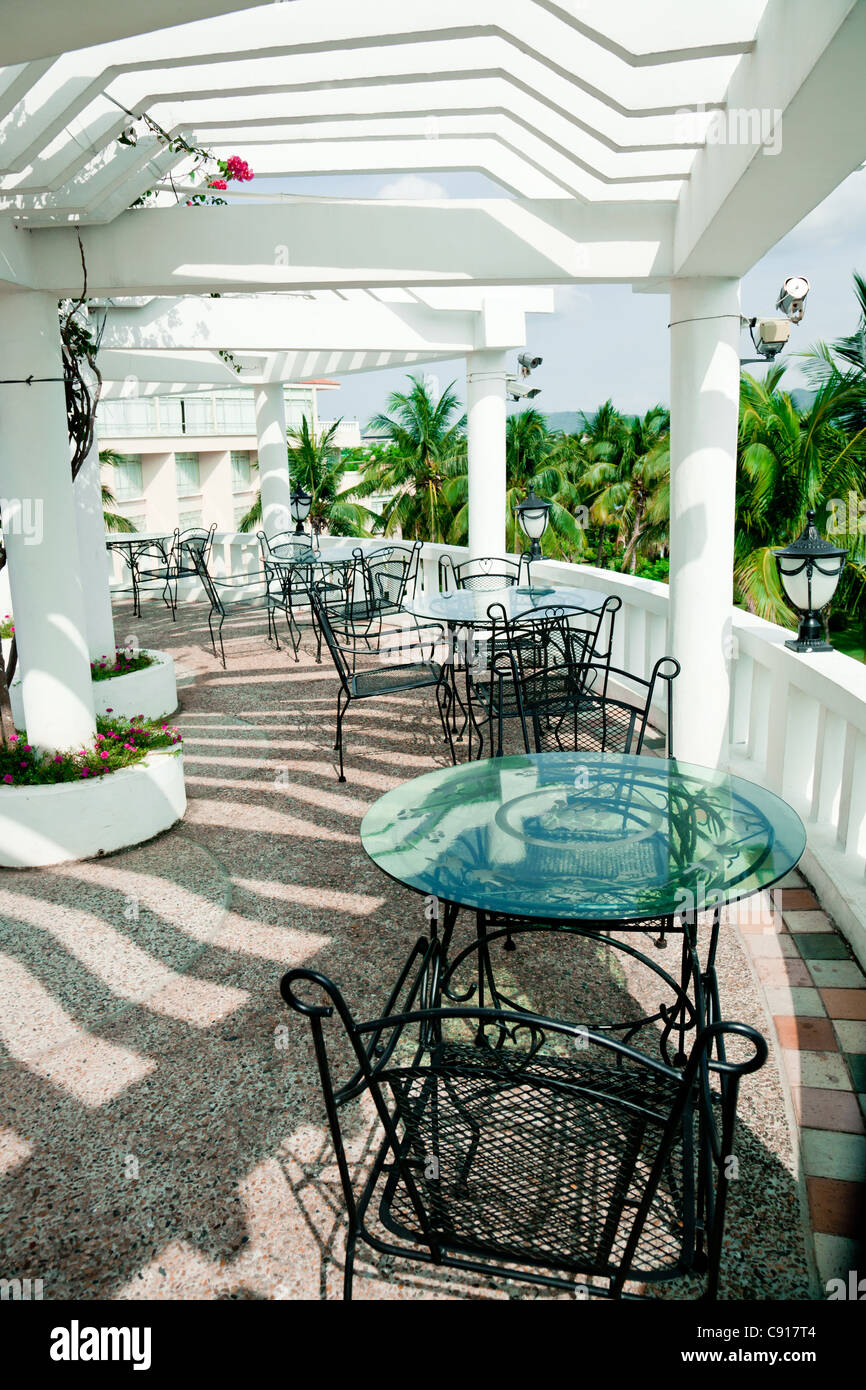 Cafe terrace seating hi-res stock photography and images - Alamy