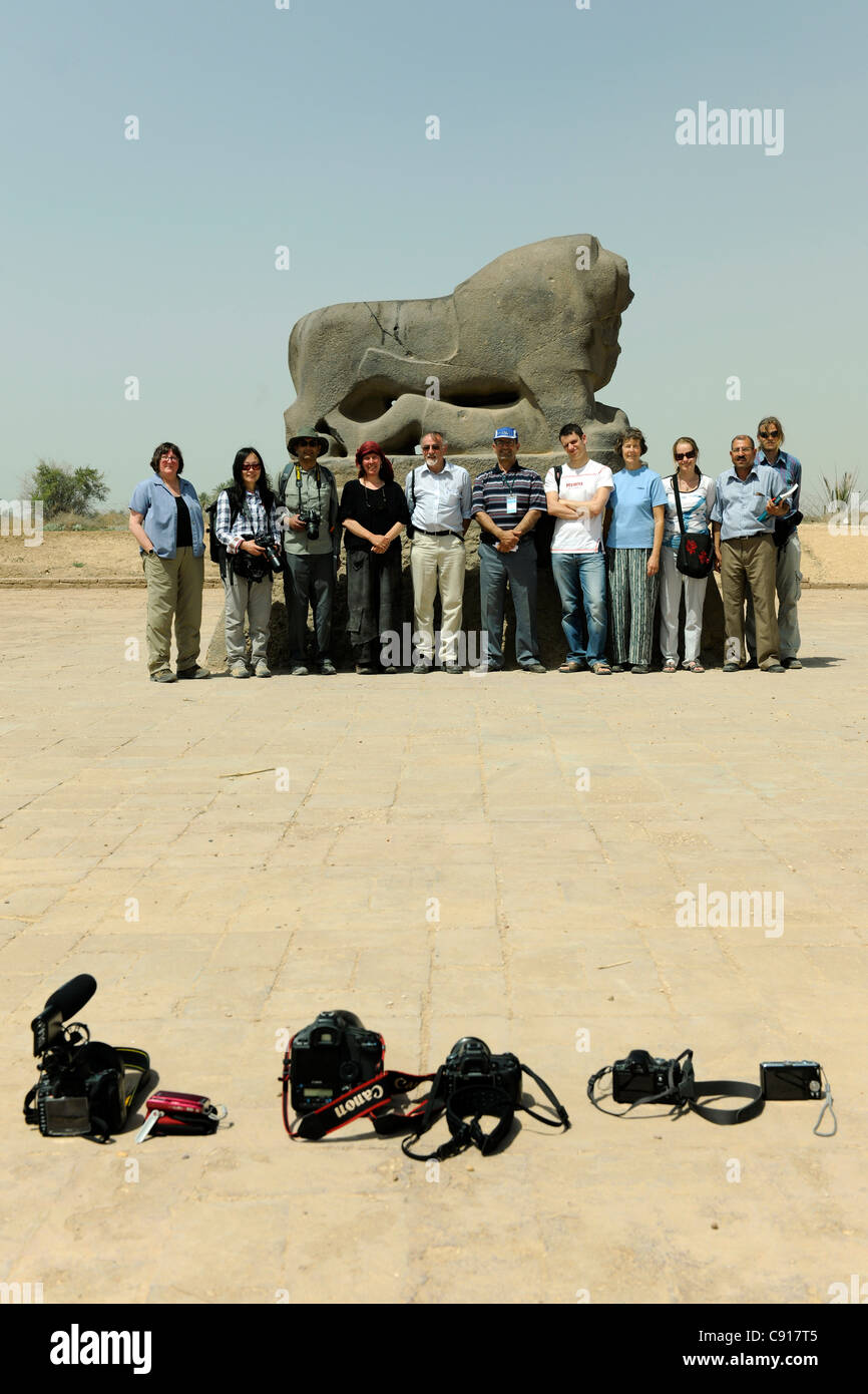 Statue iraq babylon hi-res stock photography and images - Alamy