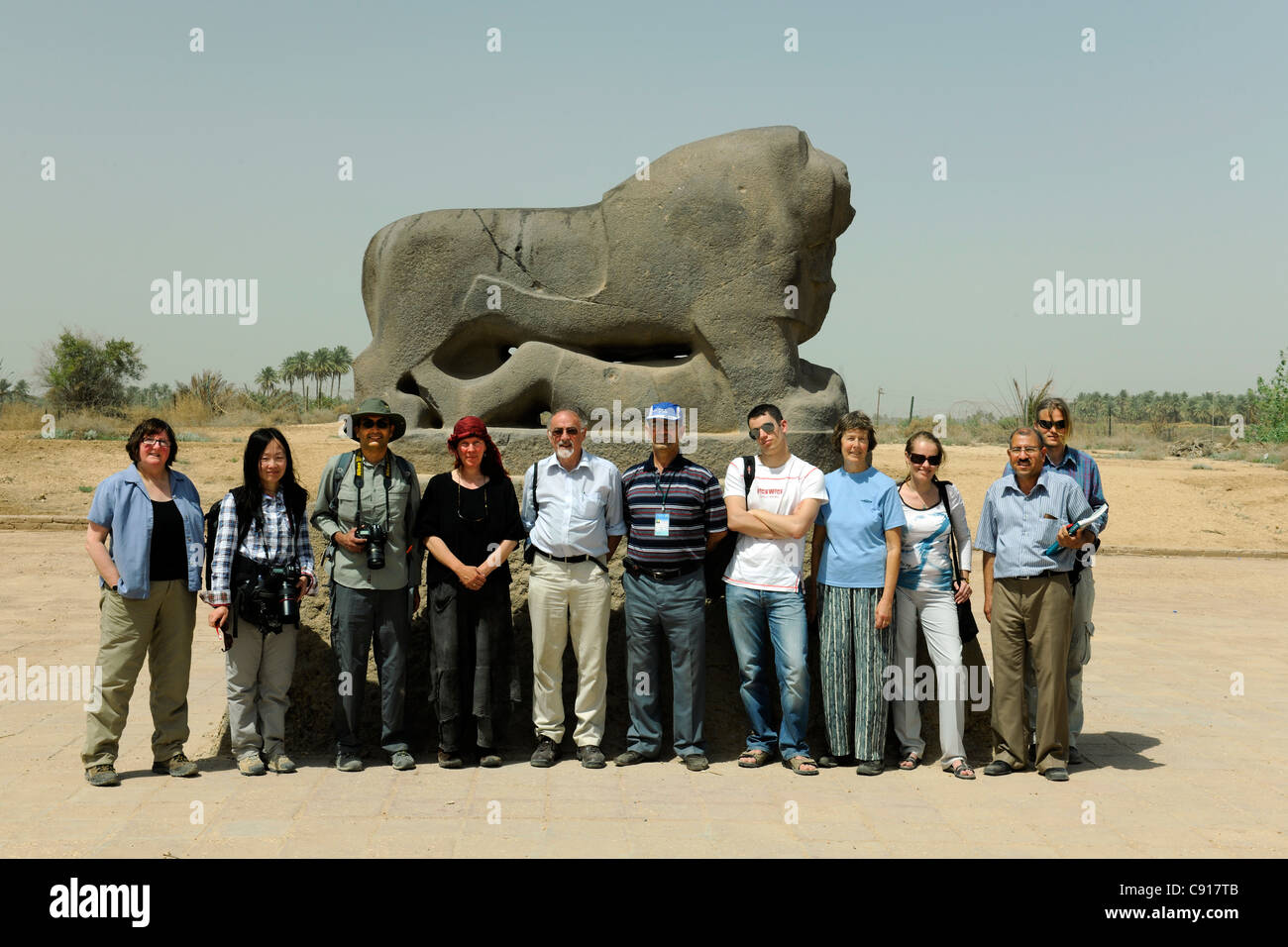 Statue iraq babylon hi-res stock photography and images - Alamy