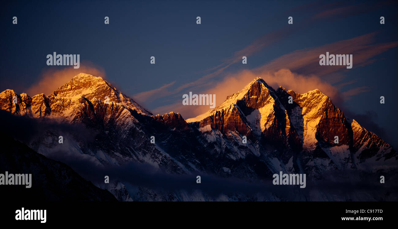 Sunset over Mount Everest, Sagarmatha National Park, Nepal Stock Photo ...