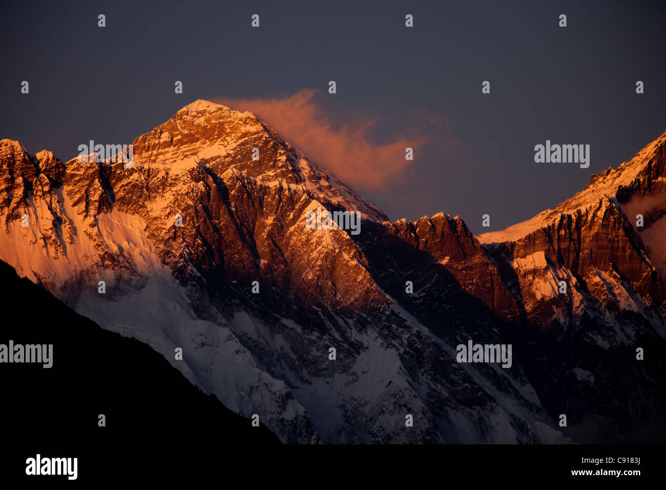 Mount everest sunset hi-res stock photography and images - Alamy