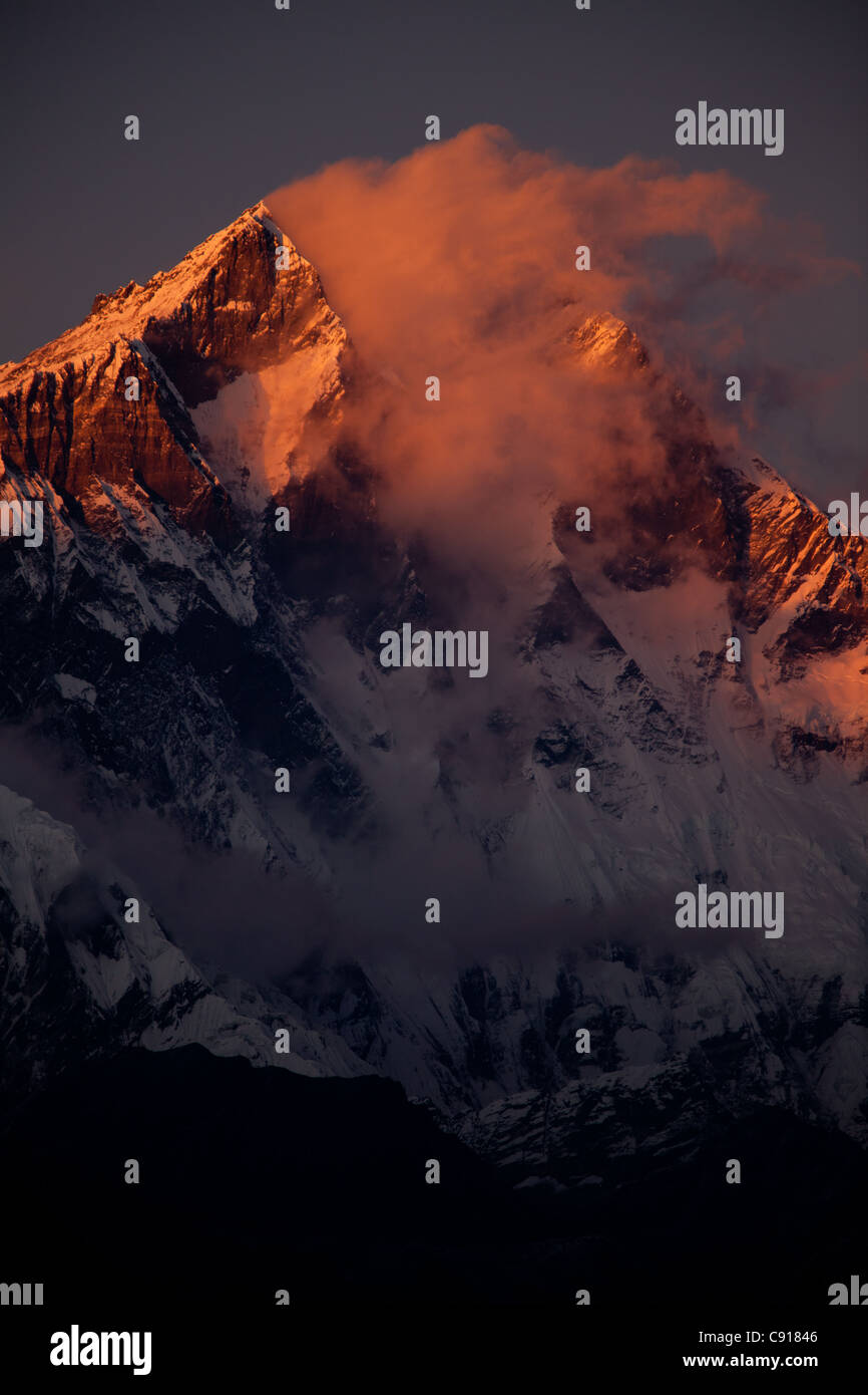 Sunset over everest mountain hi-res stock photography and images - Alamy