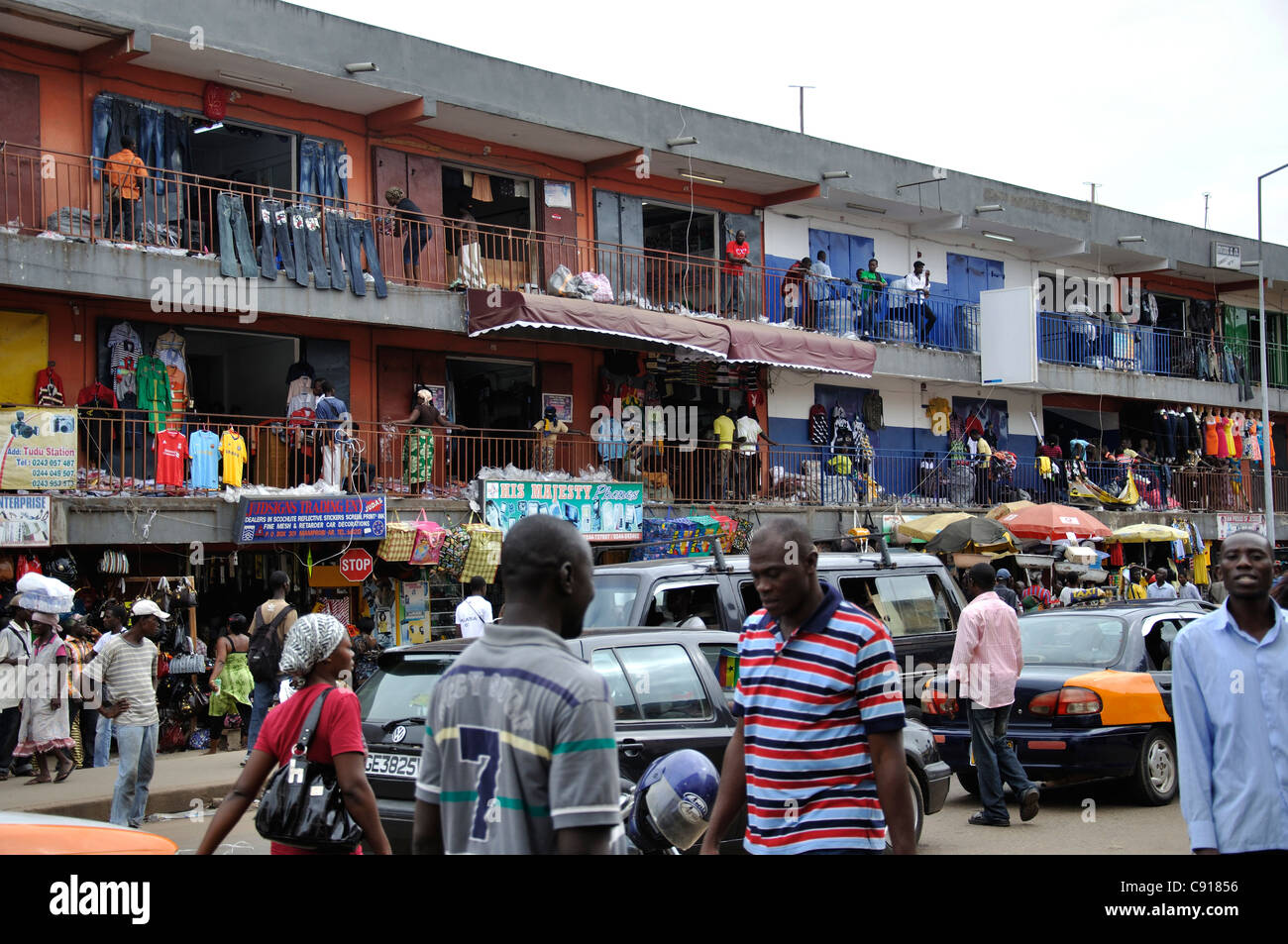 Accra africa ghana market street hi-res stock photography and images ...