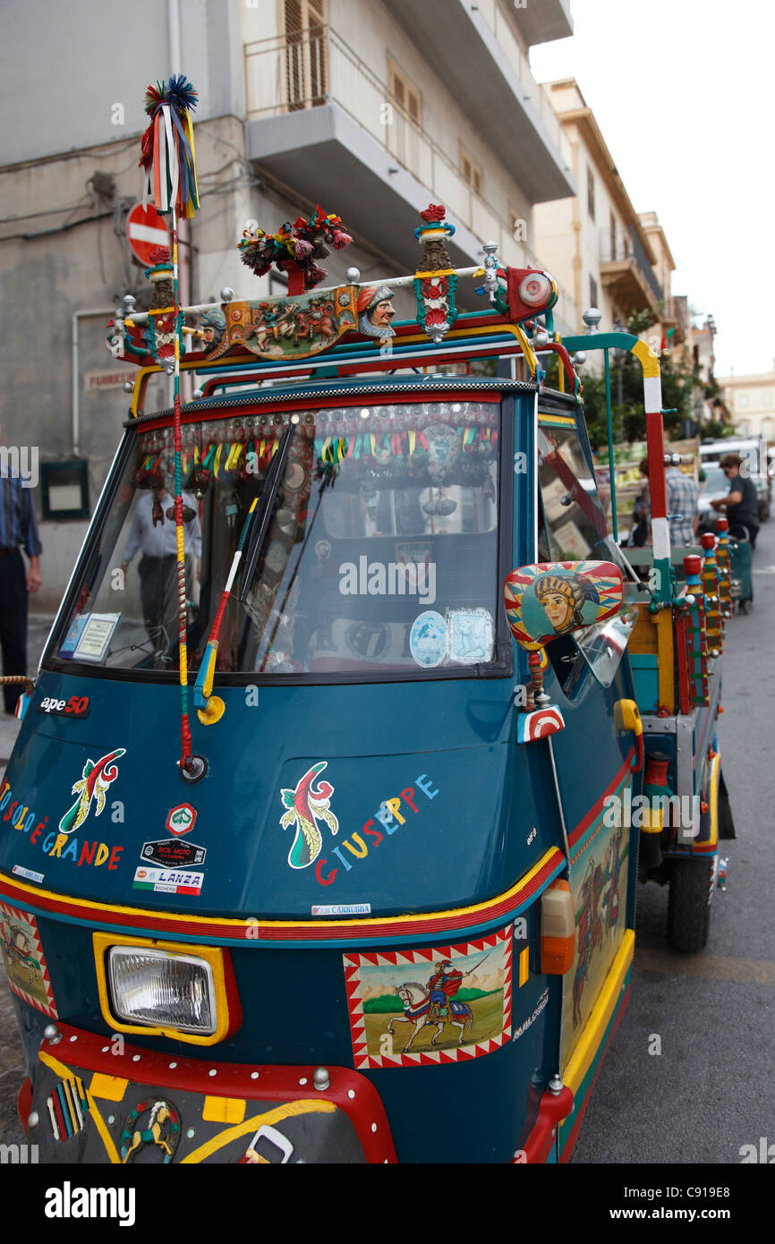 Full of taxis hi-res stock photography and images - Alamy