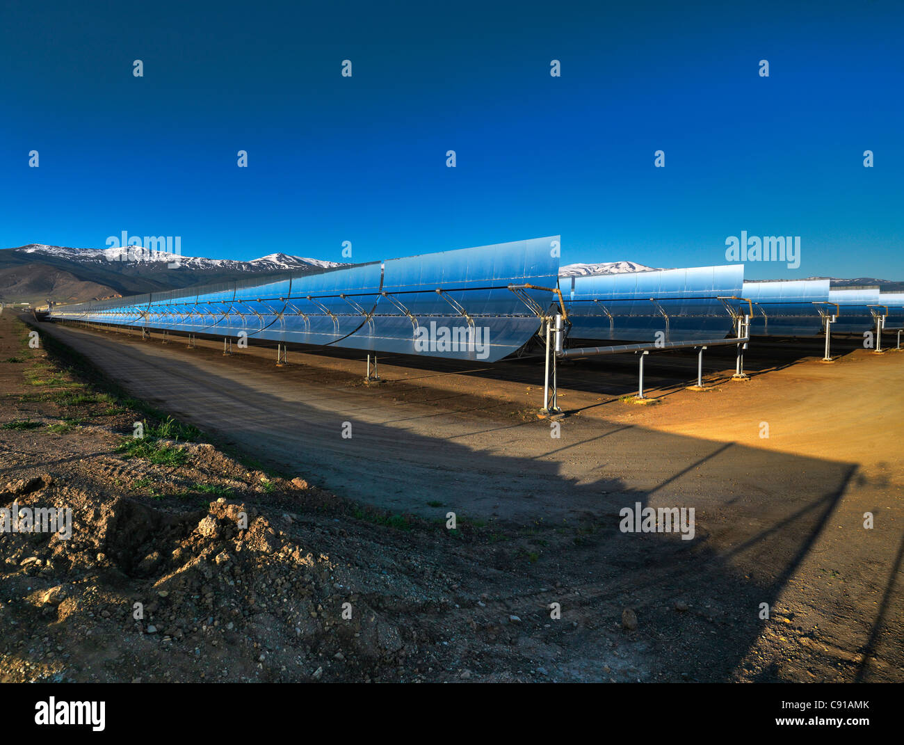 Parabolic trough power plant hi-res stock photography and images - Alamy