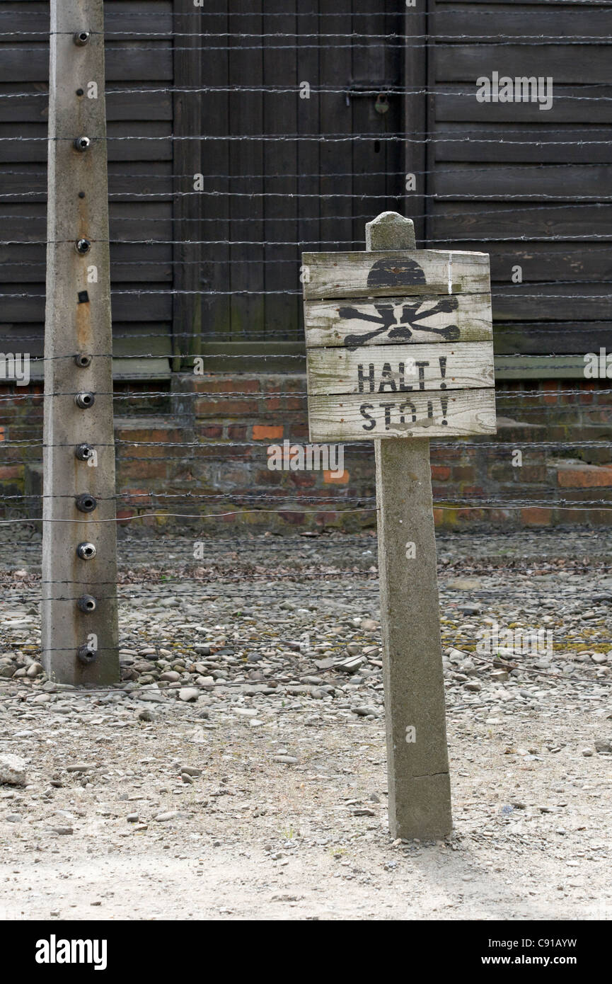 Halt sign hi-res stock photography and images - Alamy