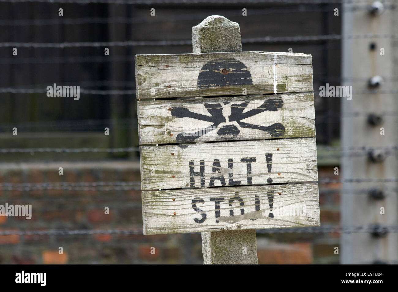 Halt sign hi-res stock photography and images - Alamy