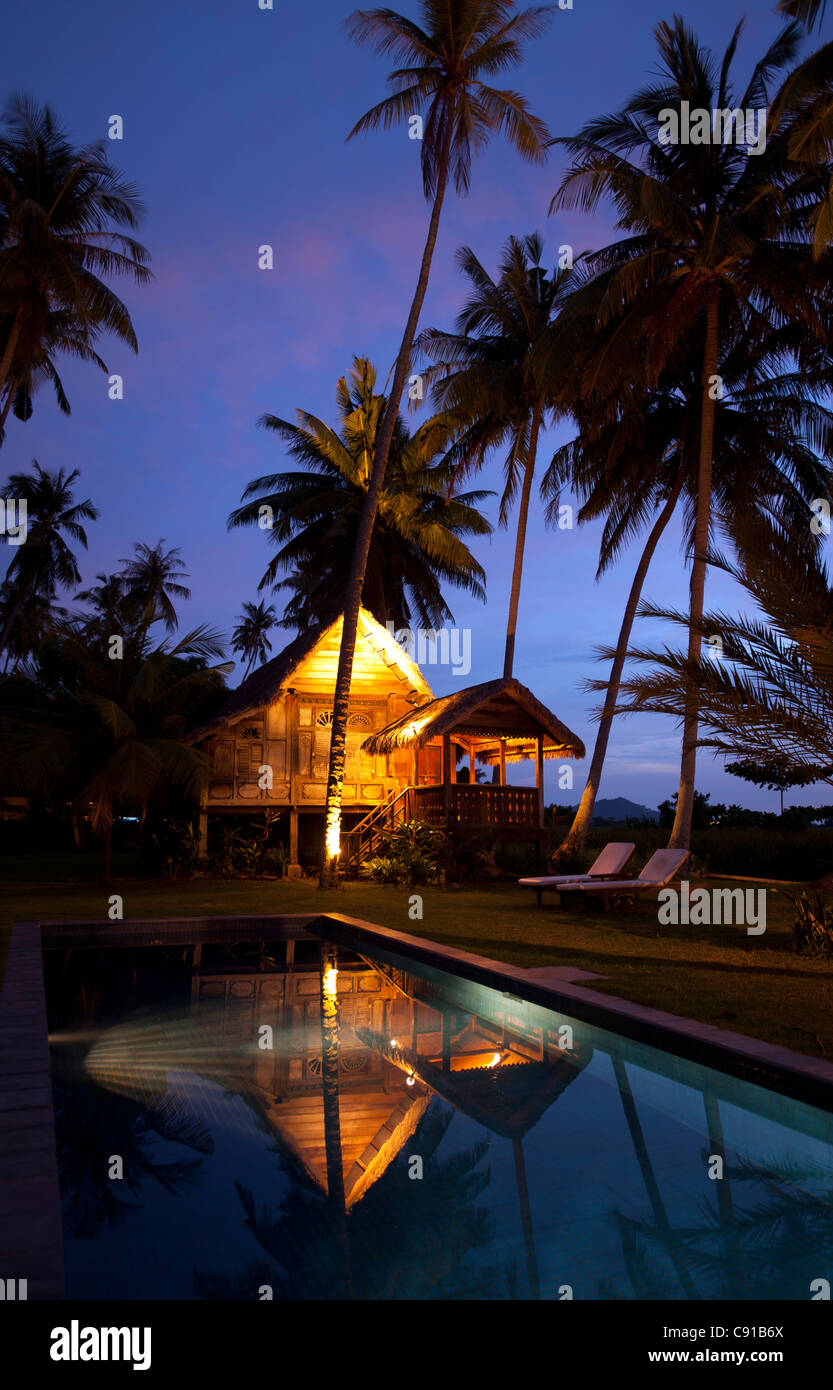 Hut in the water hi-res stock photography and images - Alamy