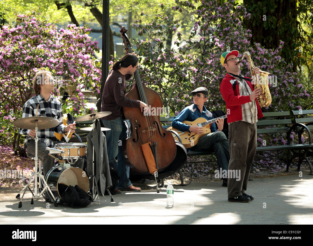 Busking in new york city hi-res stock photography and images - Alamy
