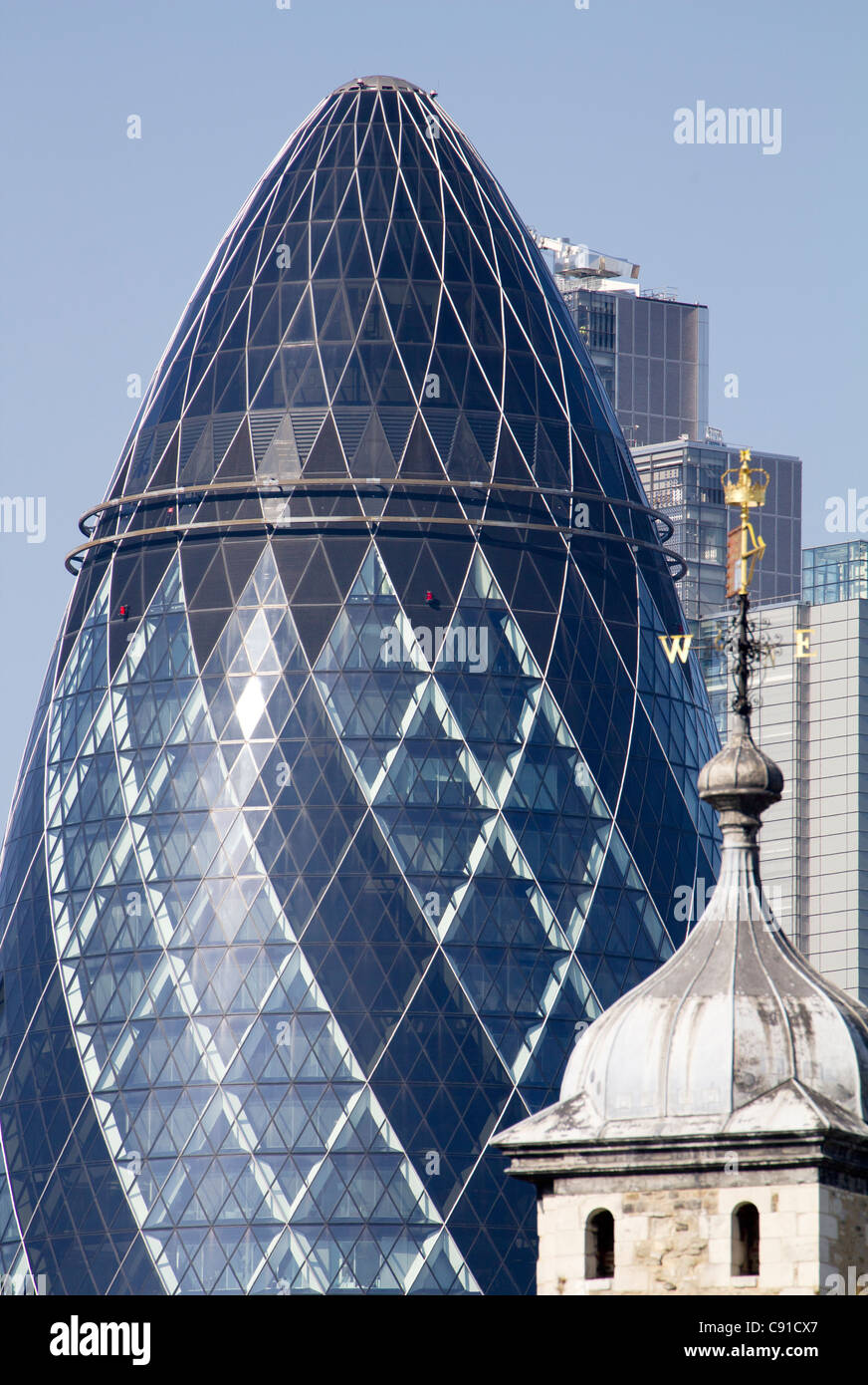 Gilded tower crown hi-res stock photography and images - Alamy