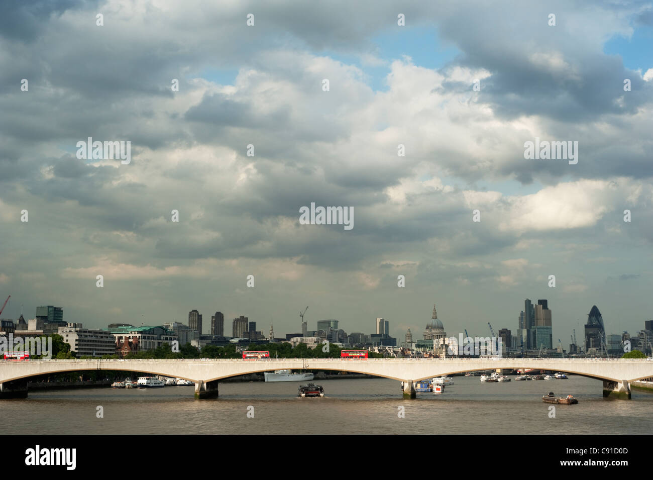 Waterloo Bridge is a road and foot traffic bridge crossing the River ...