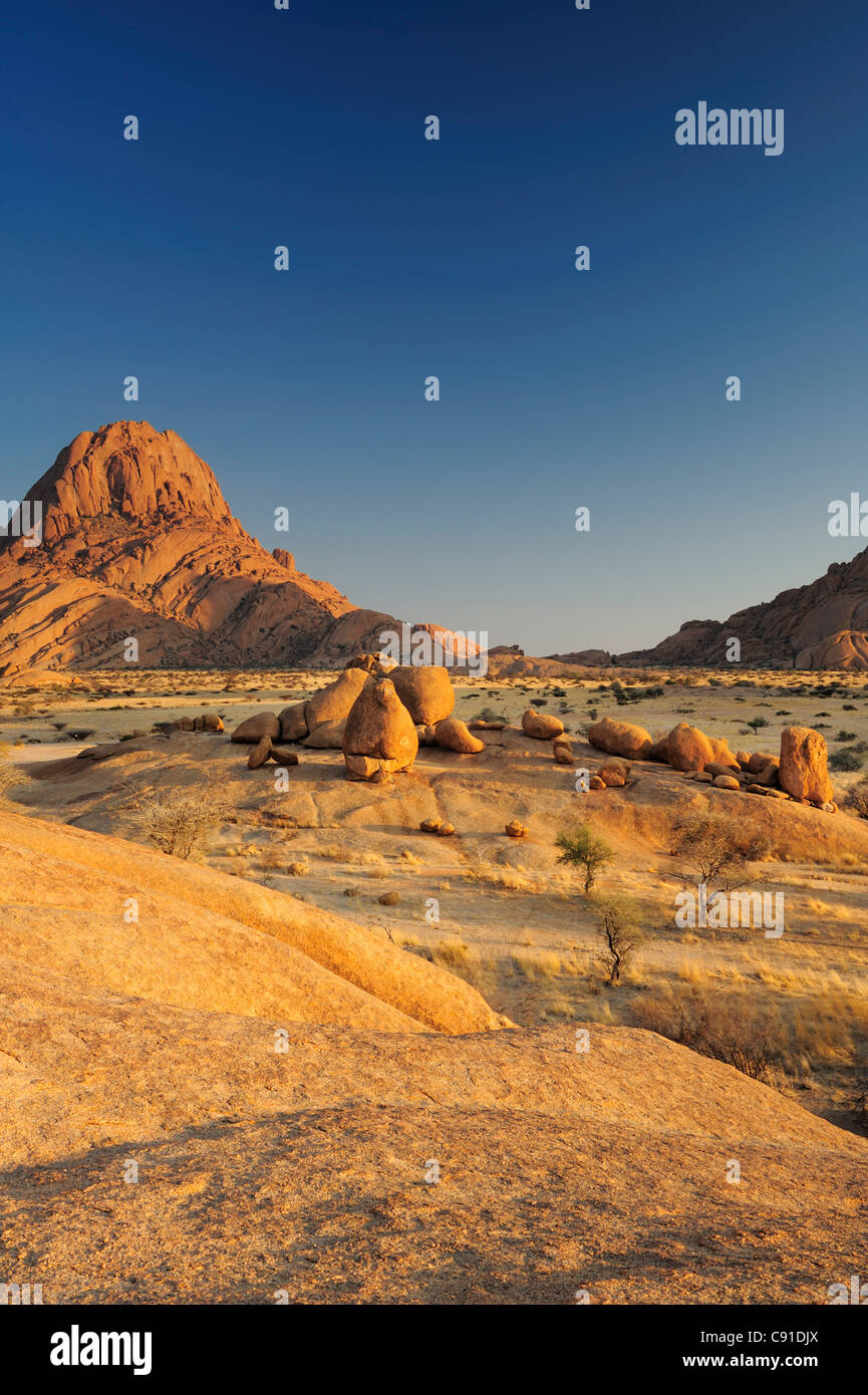 Balancing rock in front of Great Spitzkoppe, Great Spitzkoppe, Namibia ...