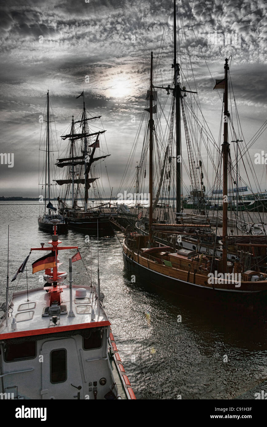 Grey ships hi-res stock photography and images - Alamy