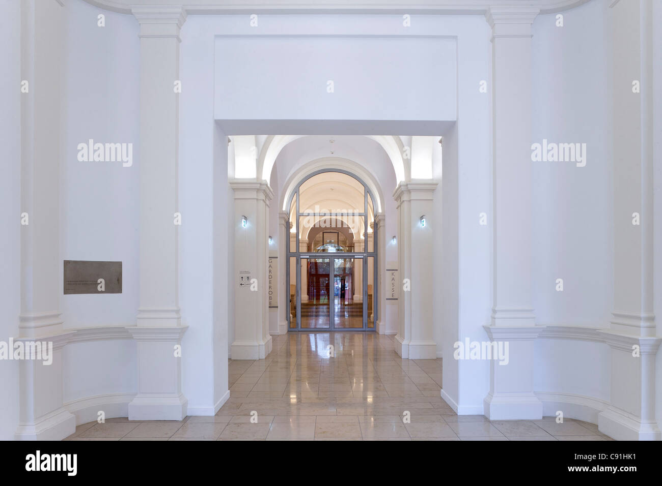 Inside museum hi-res stock photography and images - Alamy