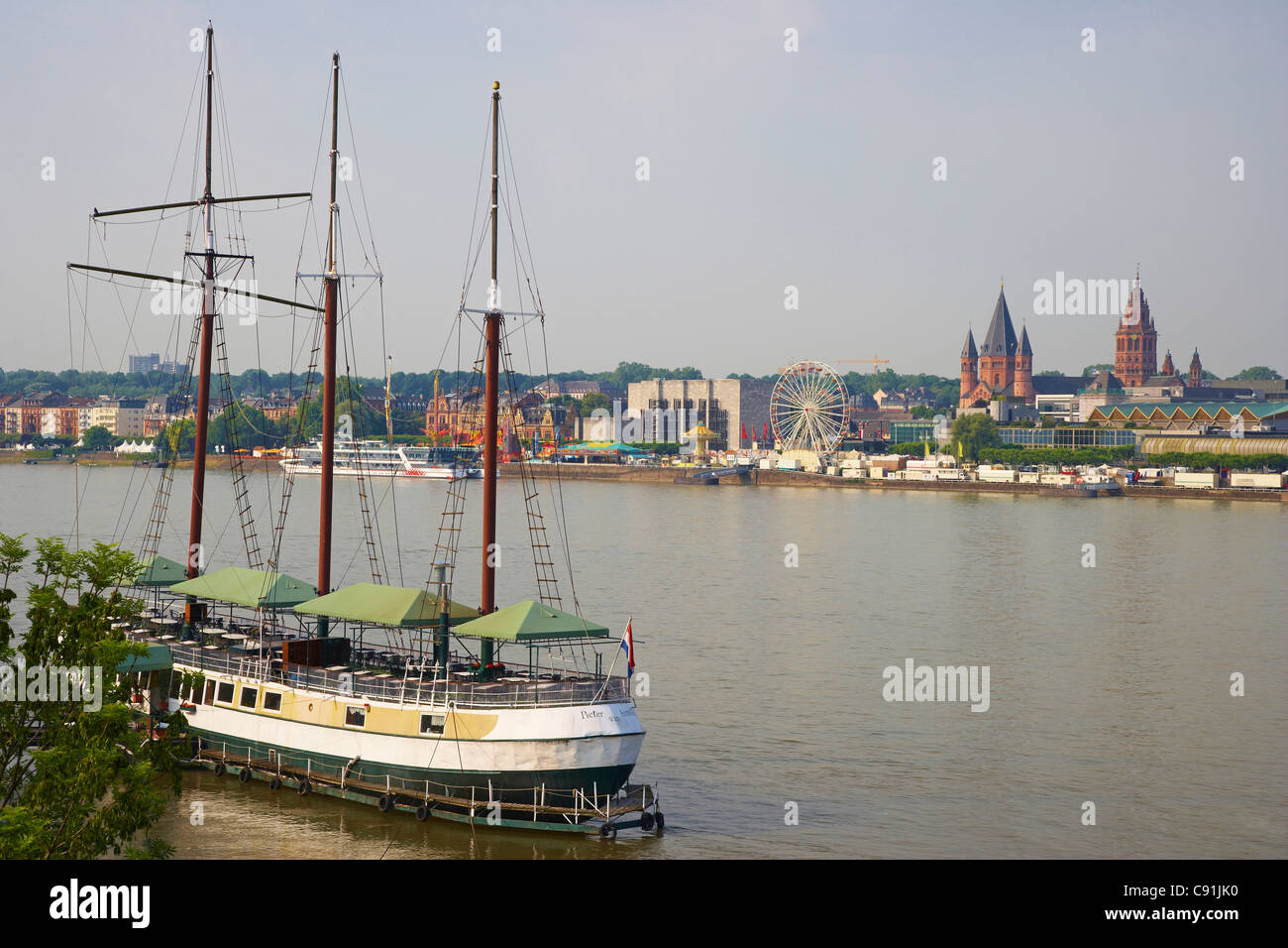 Ship Dom (Cathedral) Rathaus (Town-hall) Rheingoldhalle (Congress ...