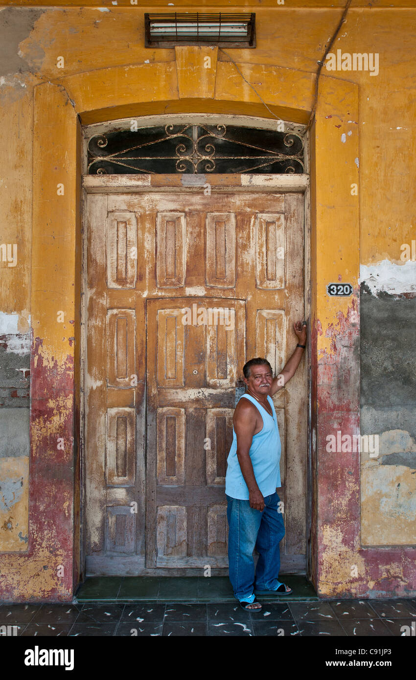 Cuban entrance hi-res stock photography and images - Alamy