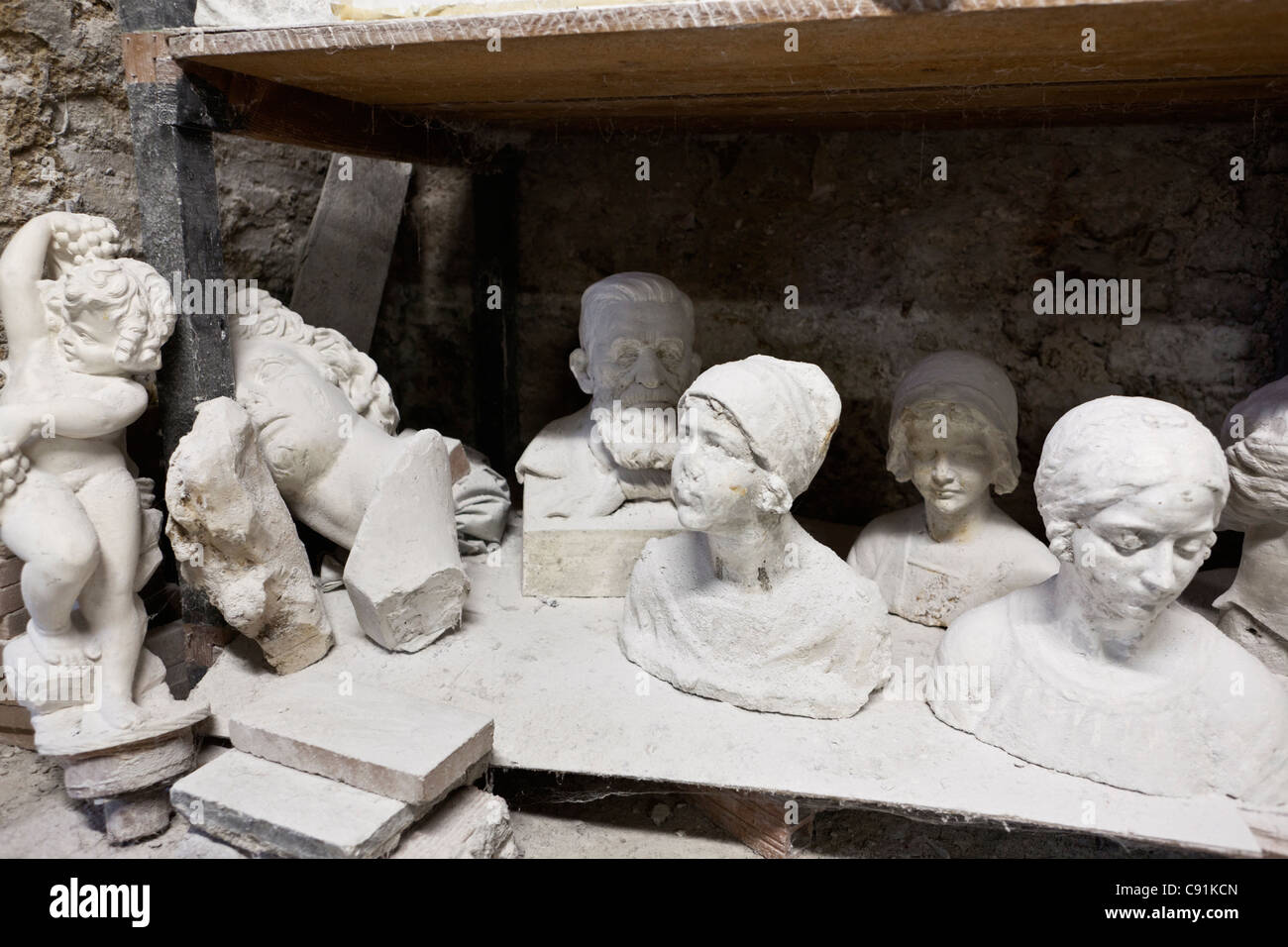 Alabaster workshop hi-res stock photography and images - Alamy