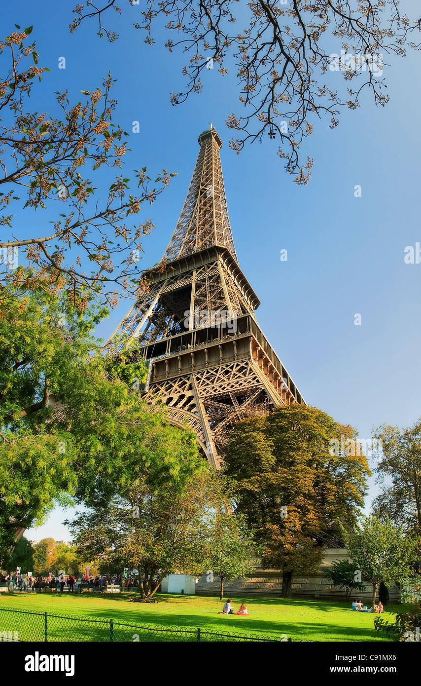 Vertical Eiffel Tower Paris Pictures