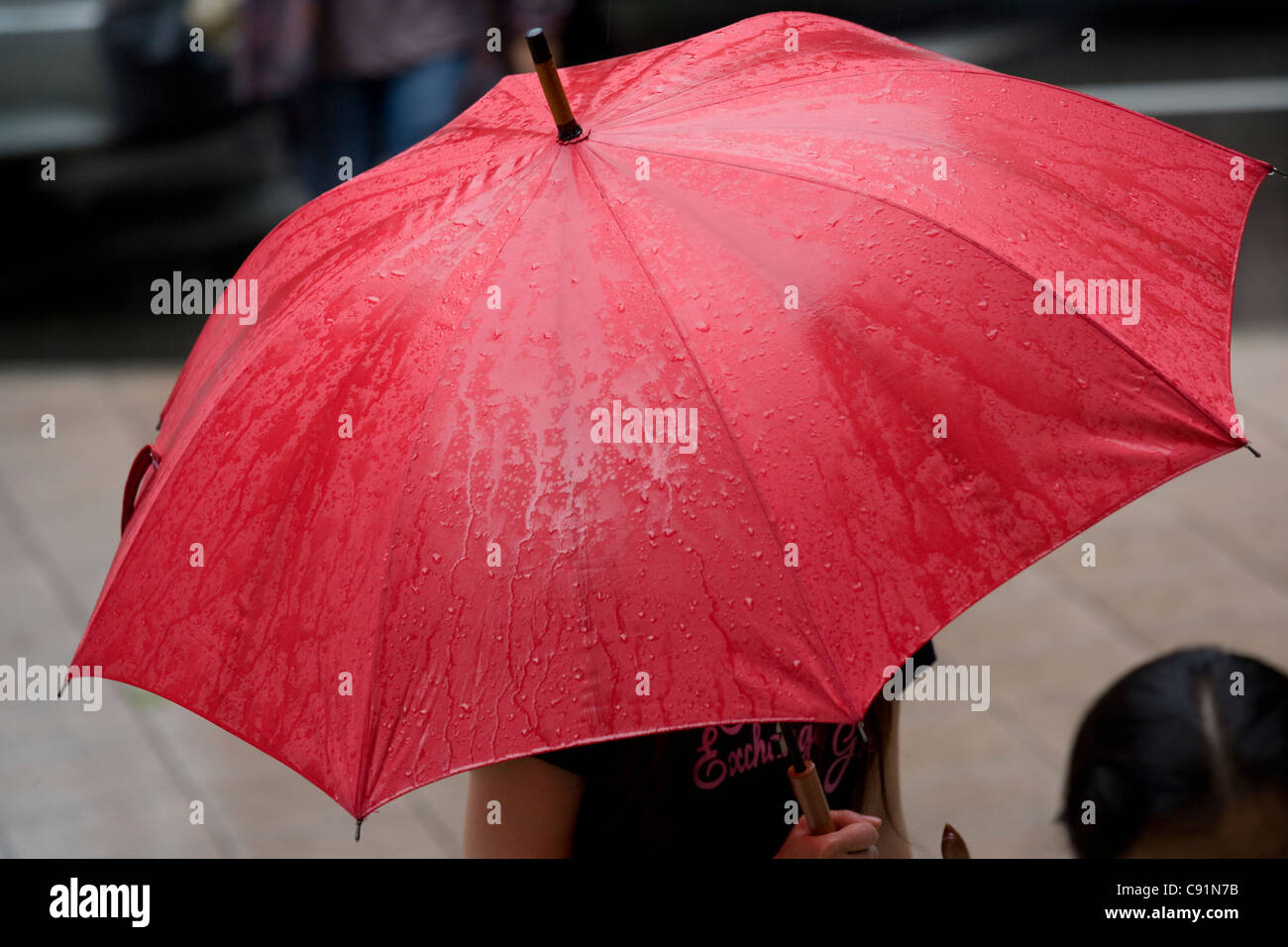 Orchard Road shopping in the rain Stock Photo - Alamy