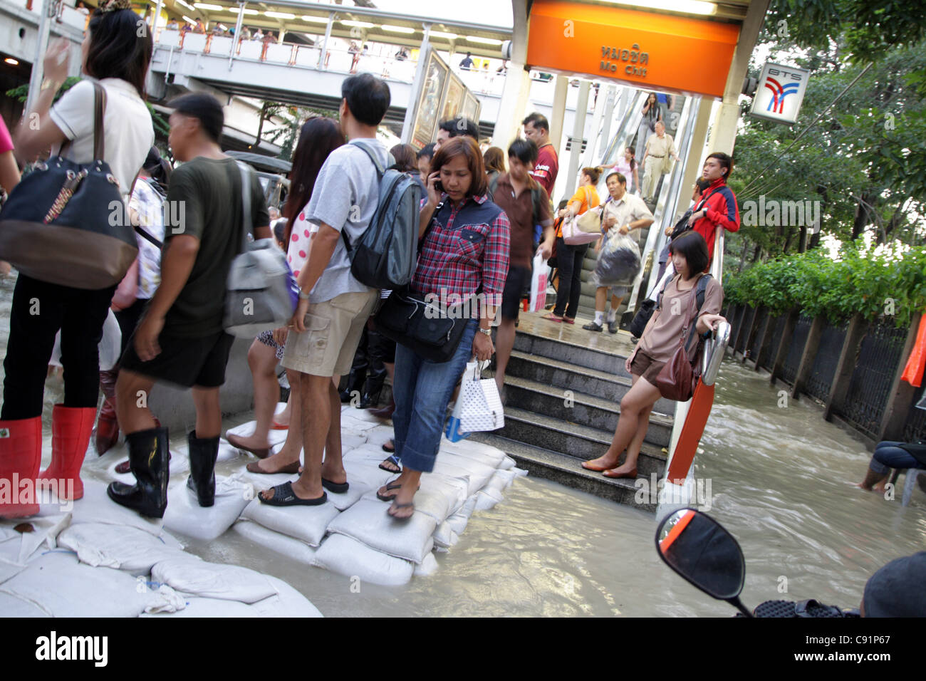 Mo chit bts station hi-res stock photography and images - Alamy