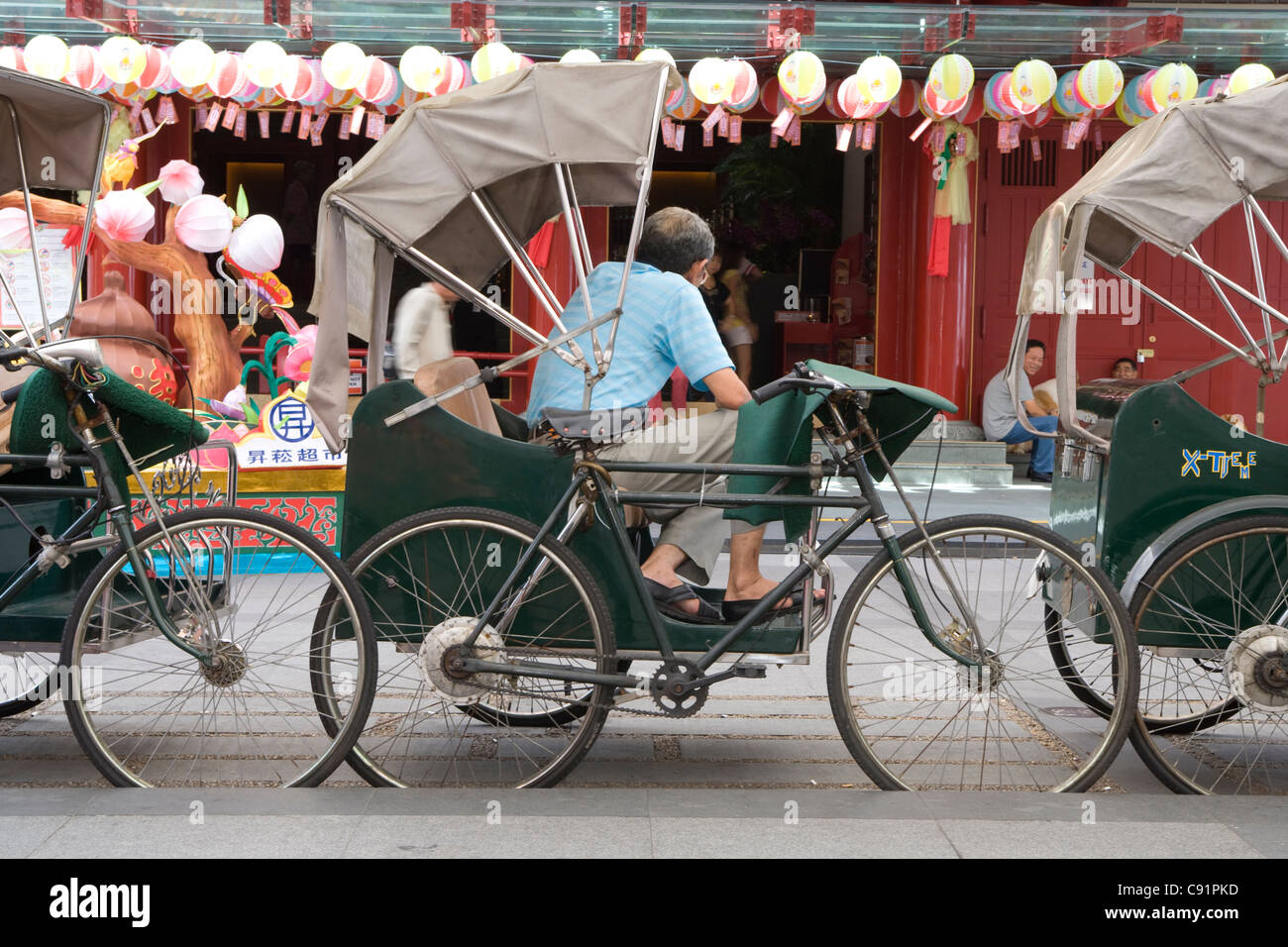 Singapore rickshaw hi-res stock photography and images - Alamy