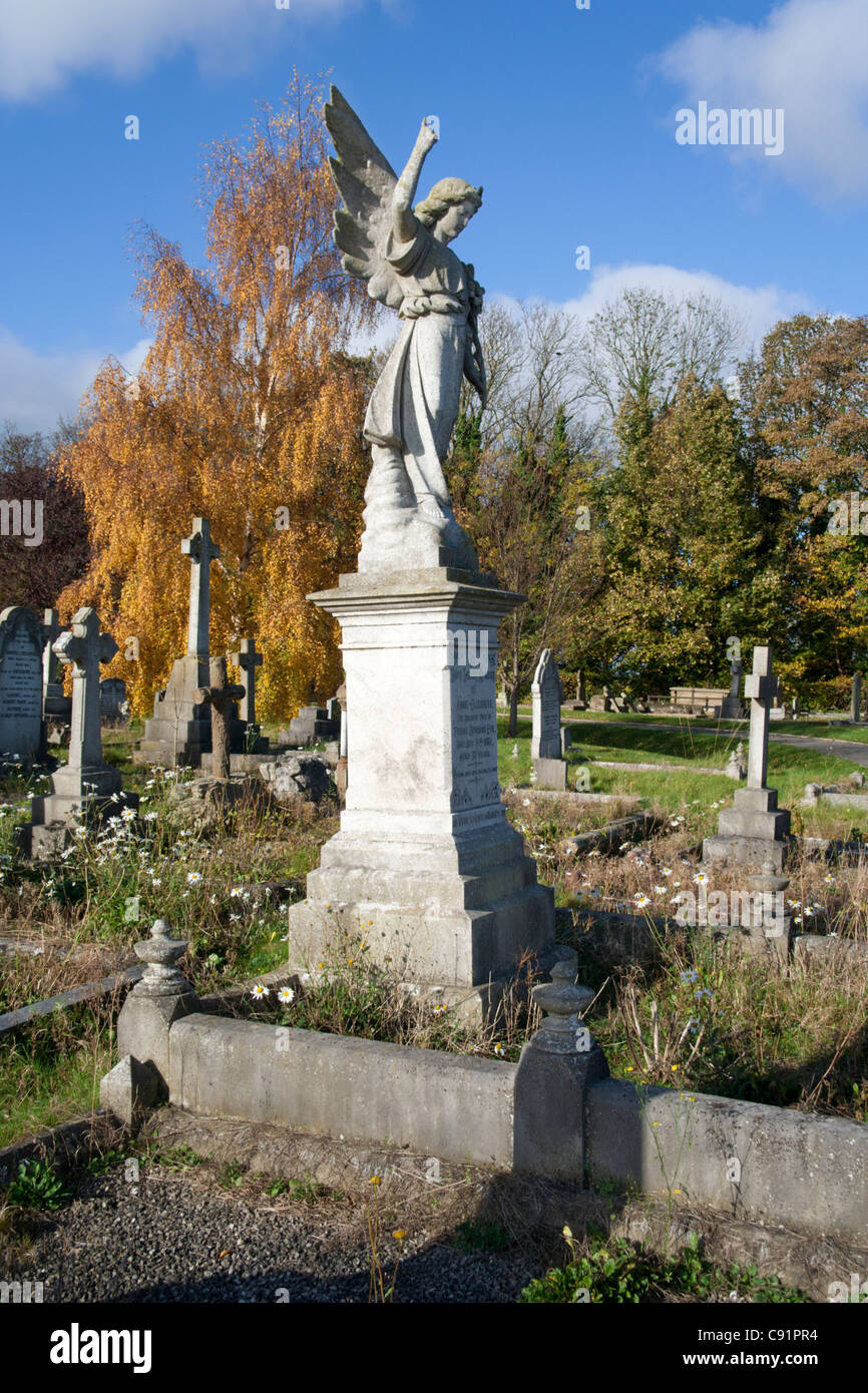 Carved angel gravestone Stock Photo - Alamy