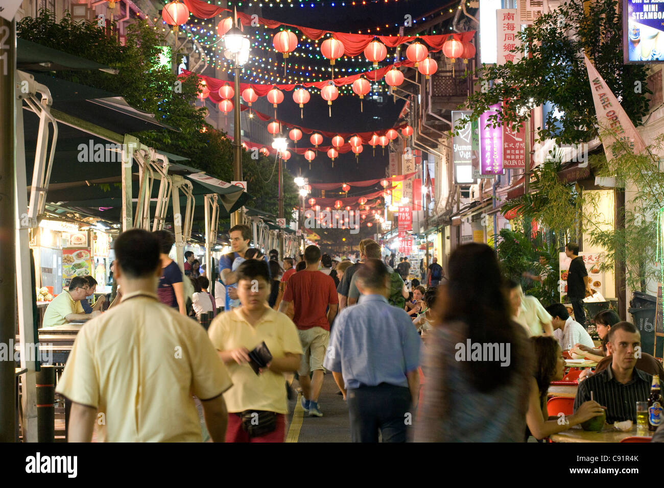 Singapore chinatown smith street hi-res stock photography and images ...