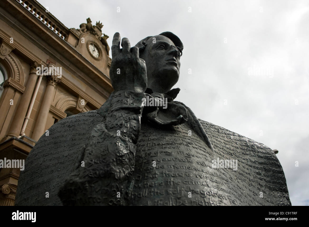 Yeats statue hi-res stock photography and images - Alamy