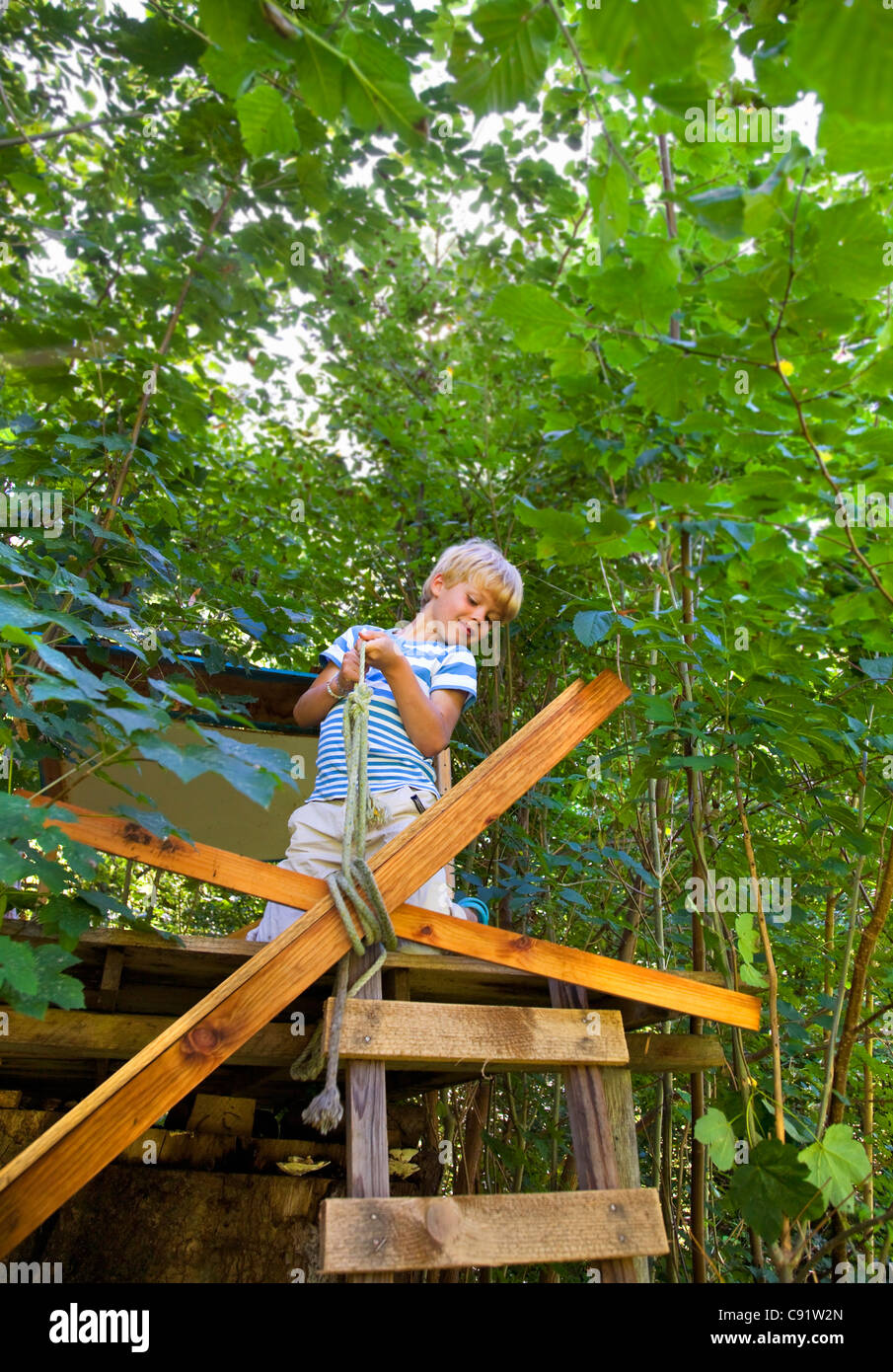 Child lifting rope hi-res stock photography and images - Alamy