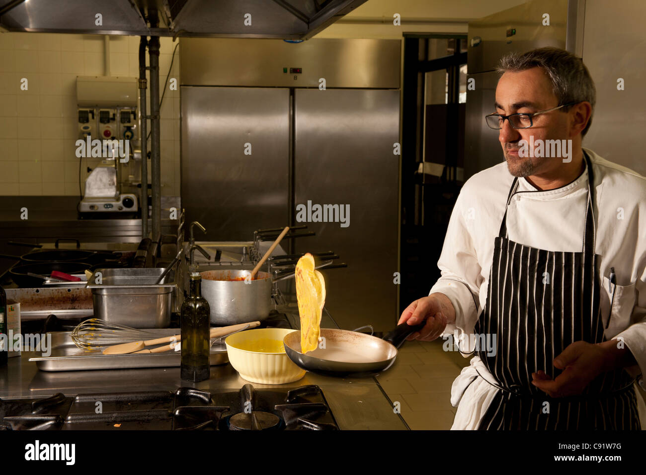Chef flipping hi-res stock photography and images - Alamy