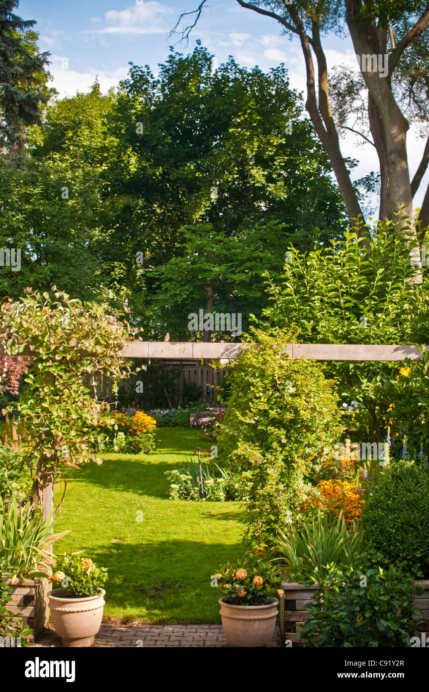 Backyard urban garden Stock Photo - Alamy