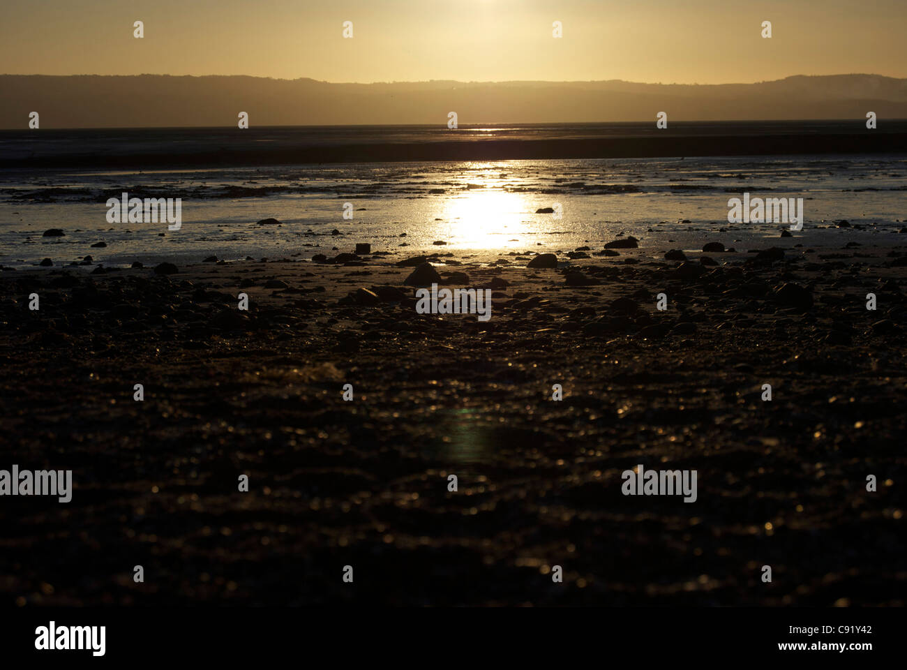 Sun setting at the beach hi-res stock photography and images - Alamy
