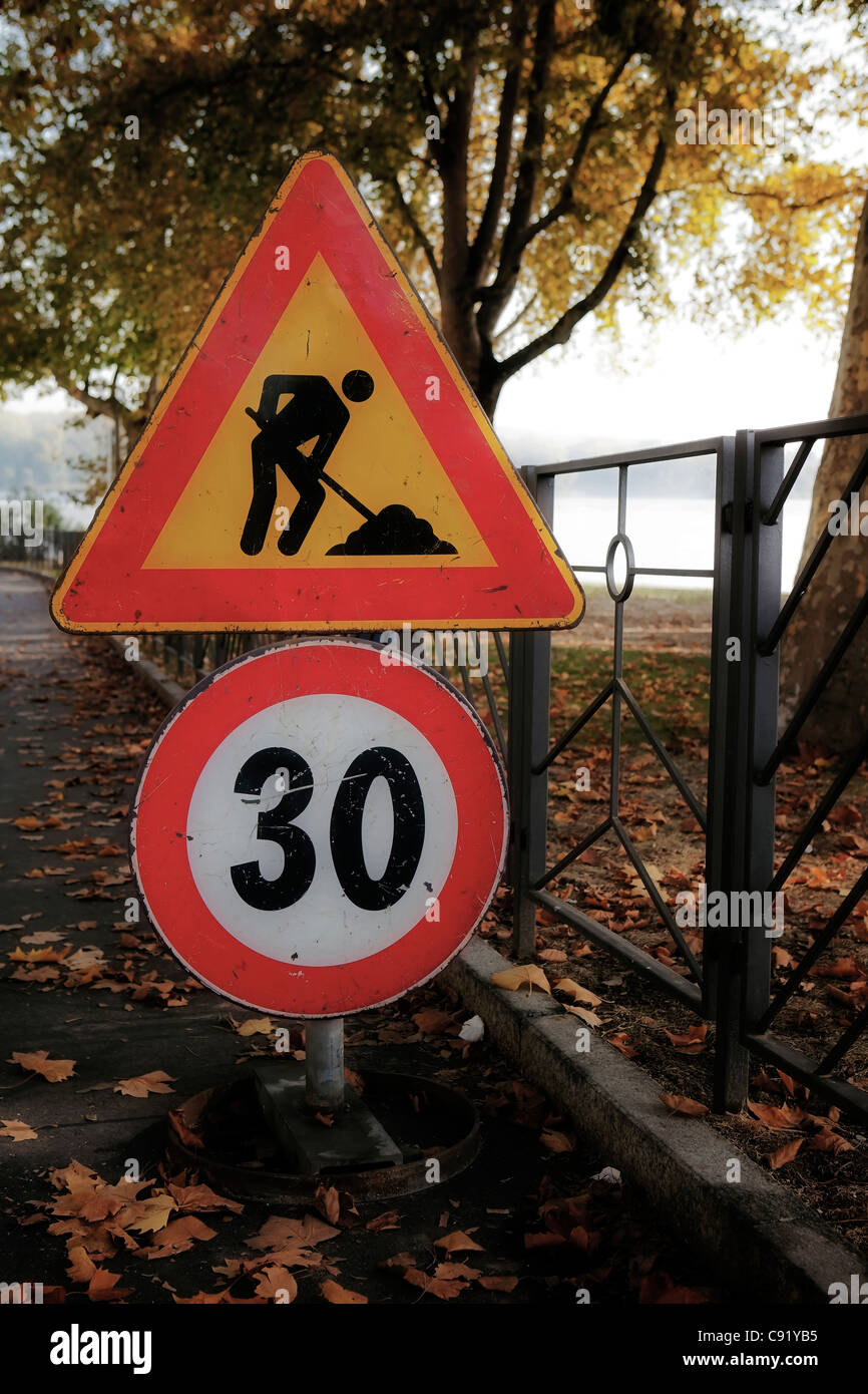 Traffic sign italy hi-res stock photography and images - Alamy