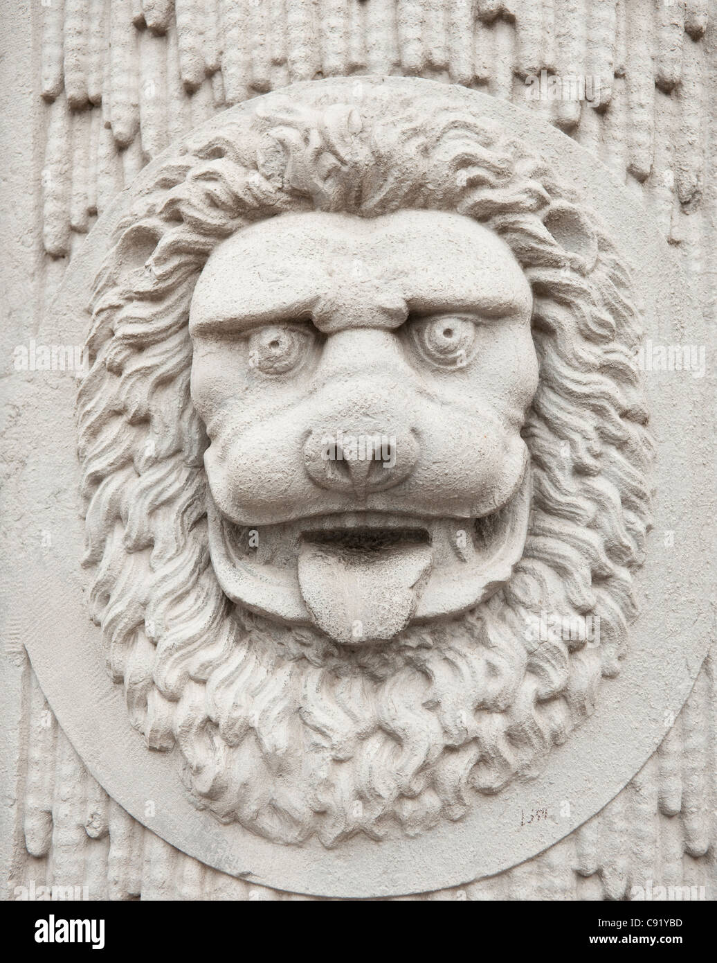 Many of Bruges' historic buildings and architectural features are ...