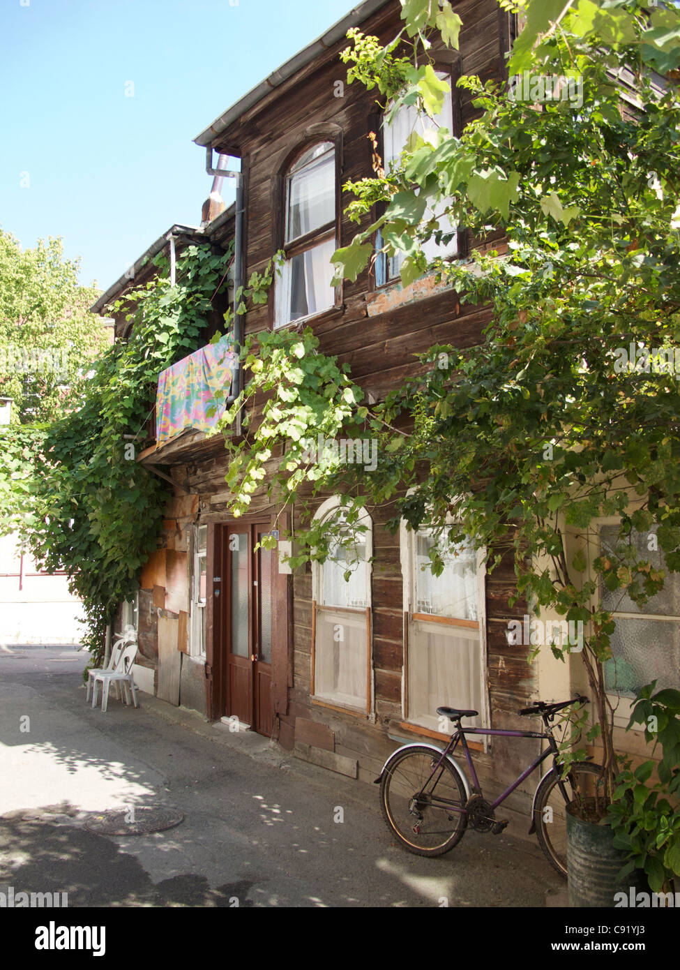 Istanbul wooden house hi-res stock photography and images - Alamy
