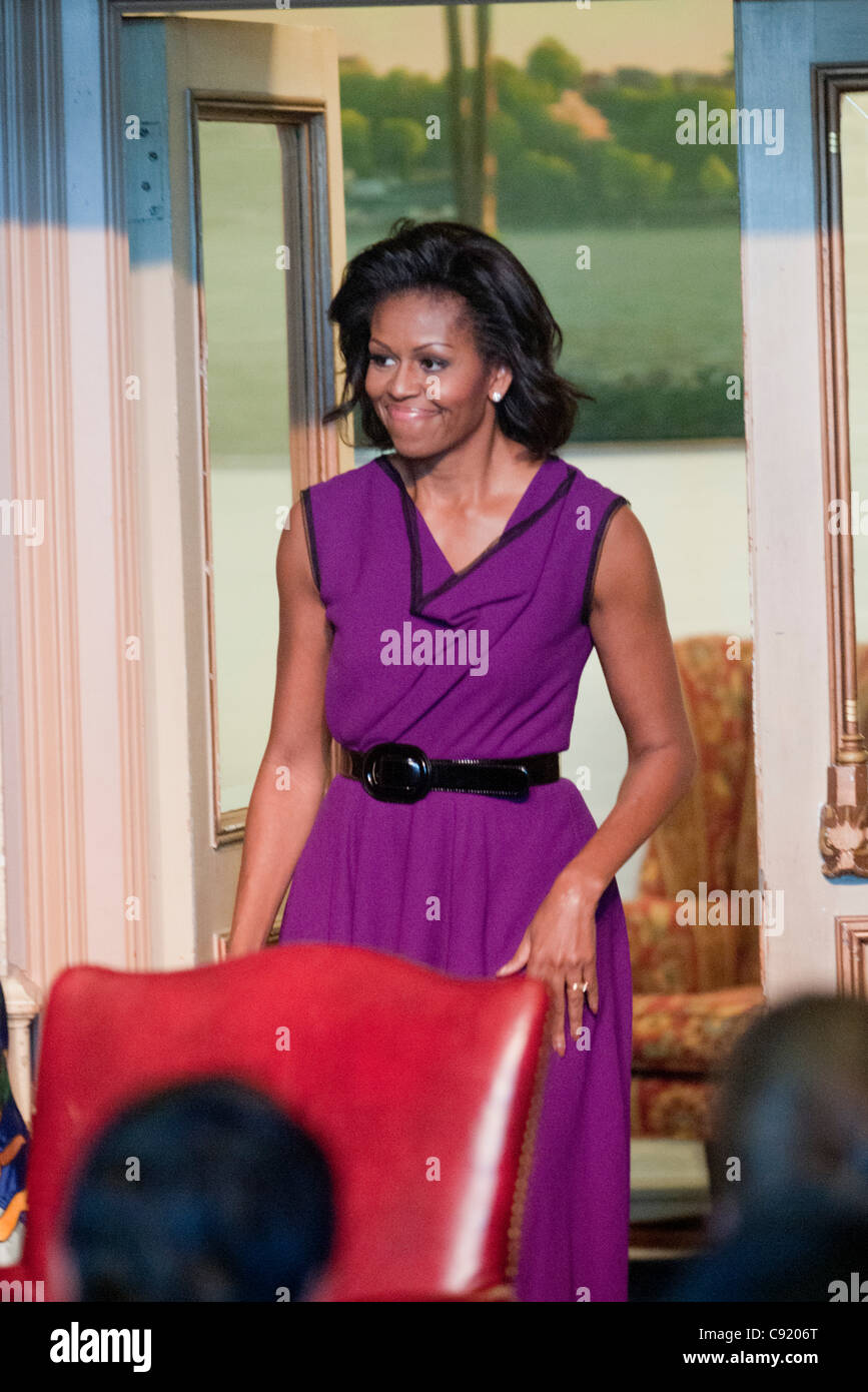 Washington DC, USA, 8th Nov, 2011. First Lady Michelle Obama speaks to ...