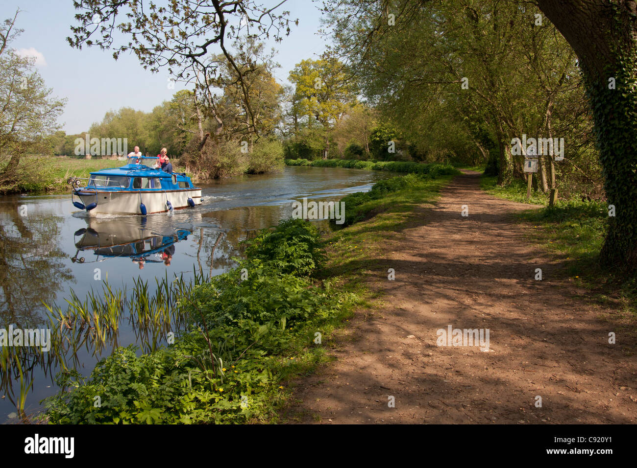 The river Wey and the navigations waterway networks linking the Wey ...