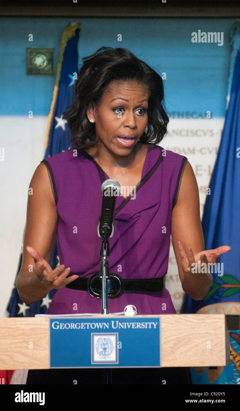 Washington DC, USA, 8th Nov, 2011. First Lady Michelle Obama speaks to ...