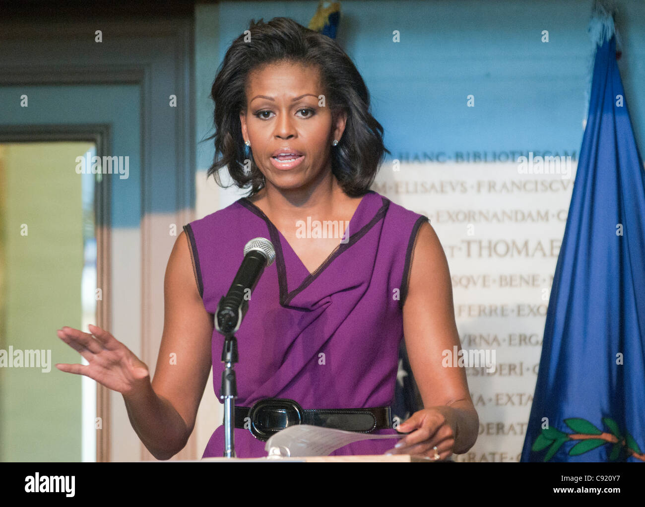 Washington DC, USA, 8th Nov, 2011. First Lady Michelle Obama speaks to ...
