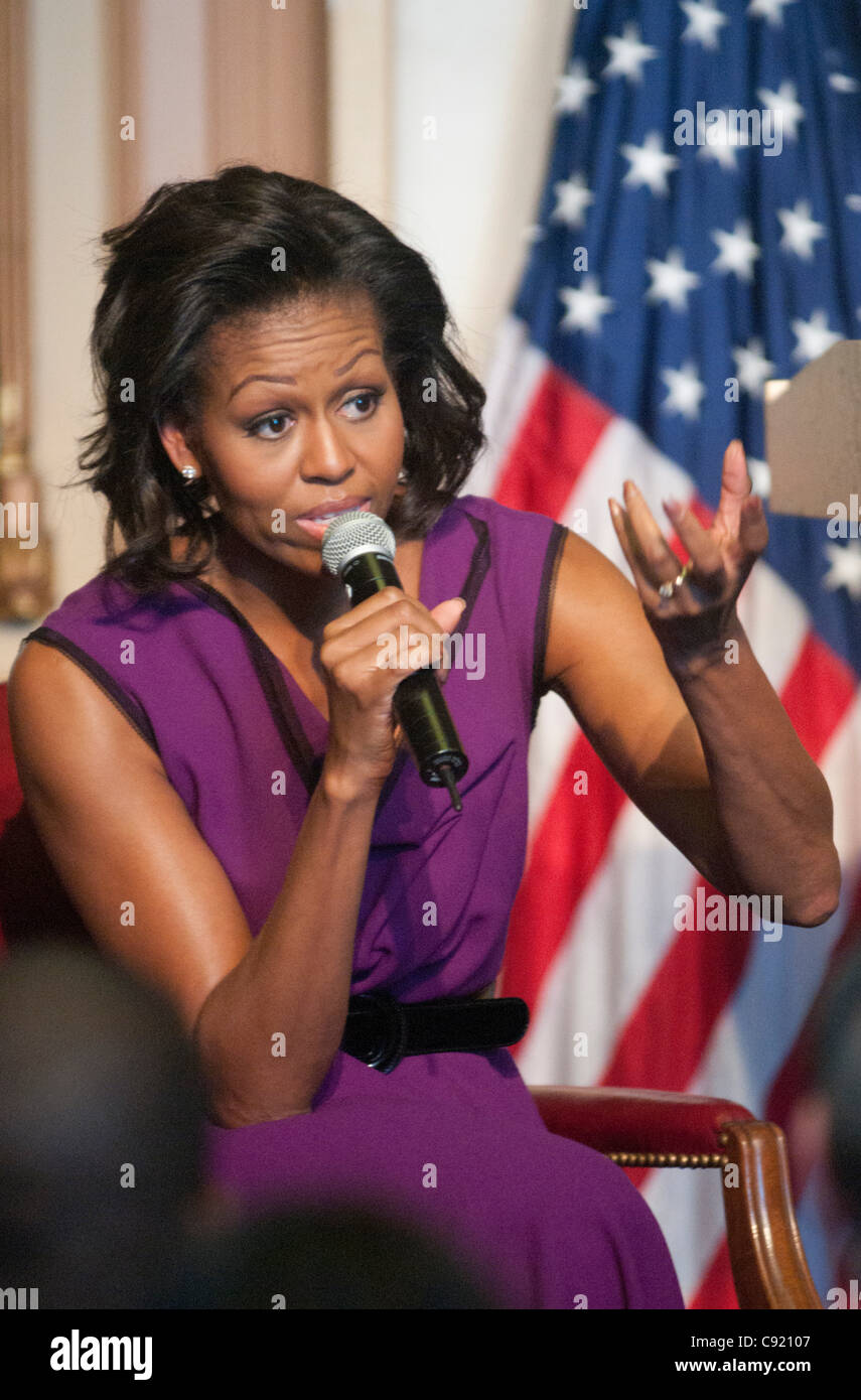 Washington DC, USA, 8th Nov, 2011. First Lady Michelle Obama speaks to ...