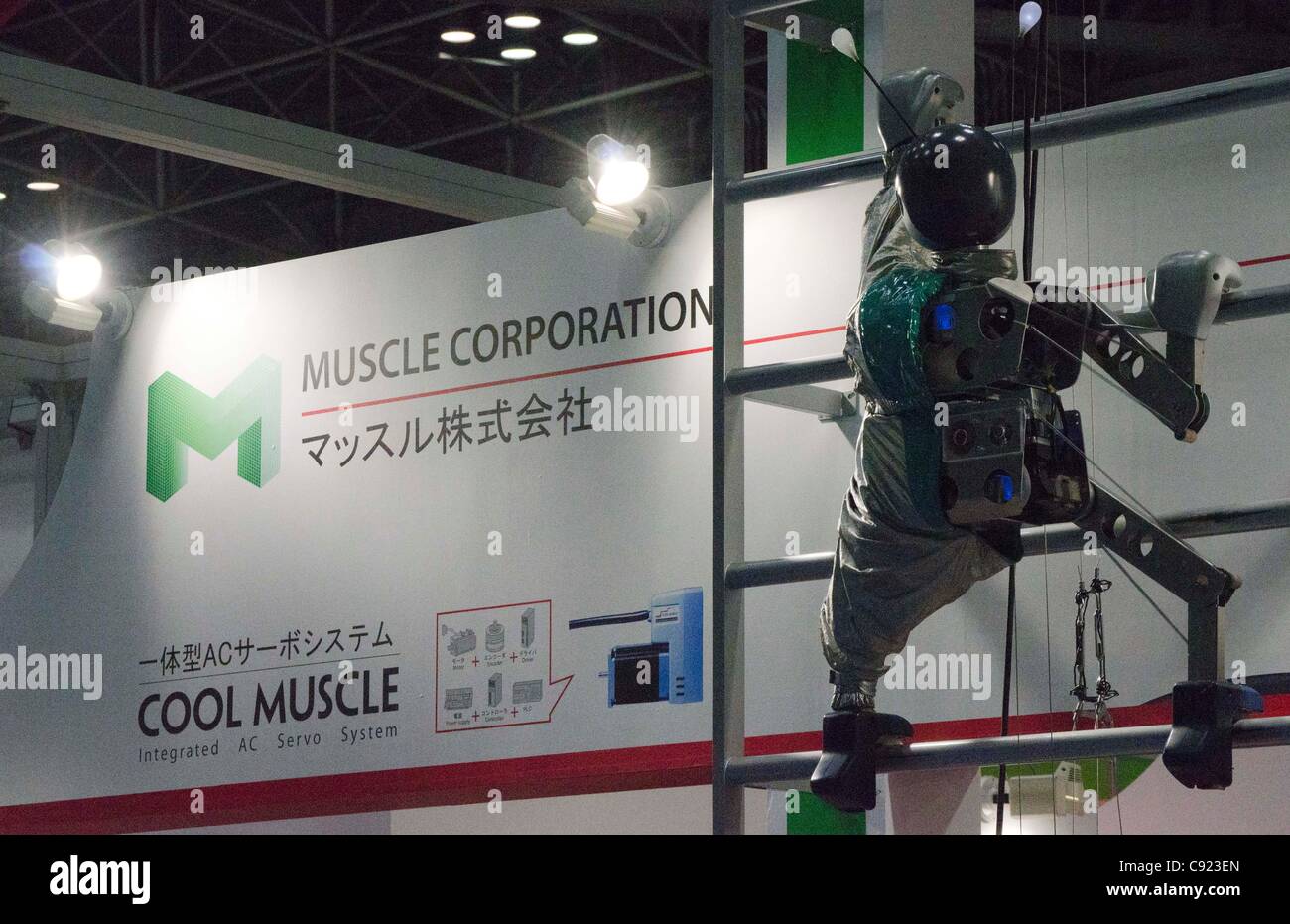 November 9th, 2011 : Tokyo, Japan. YUME ROBO climbs bars during the ...