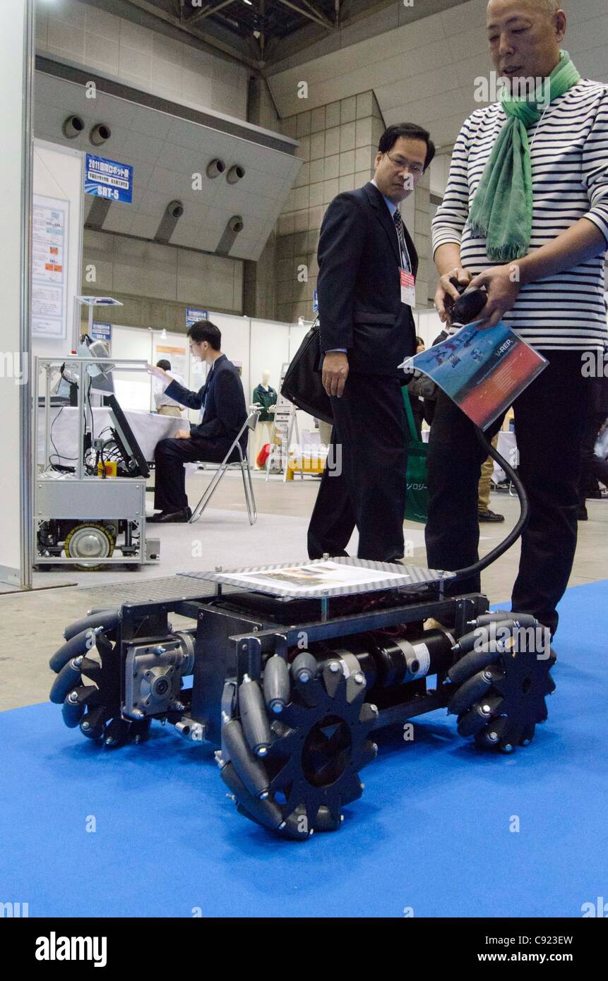 November 9th, 2011 : Tokyo, Japan. A newly invented robot performs ...