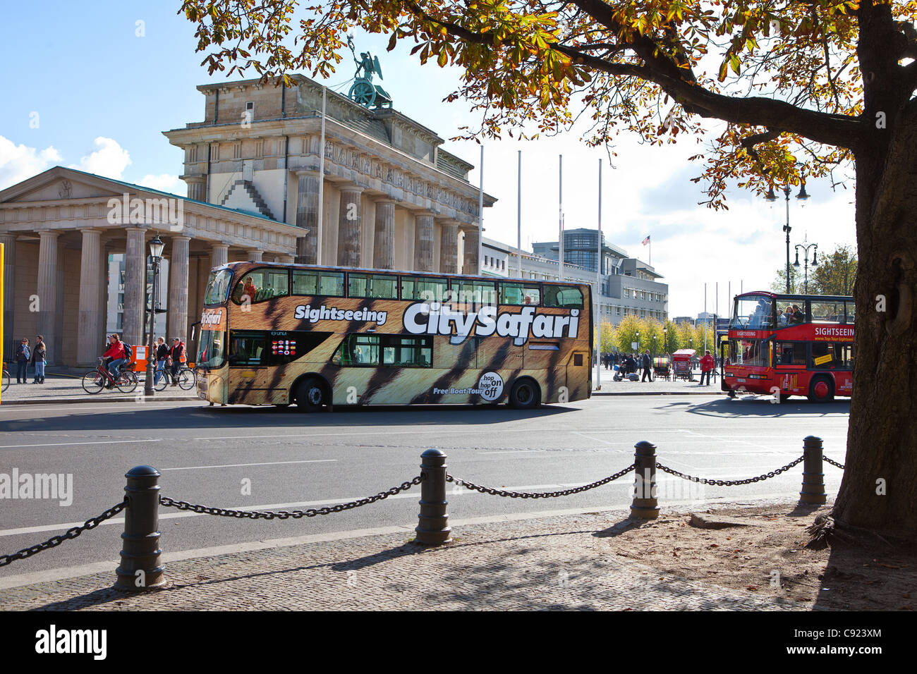 Safari bus hi-res stock photography and images - Alamy