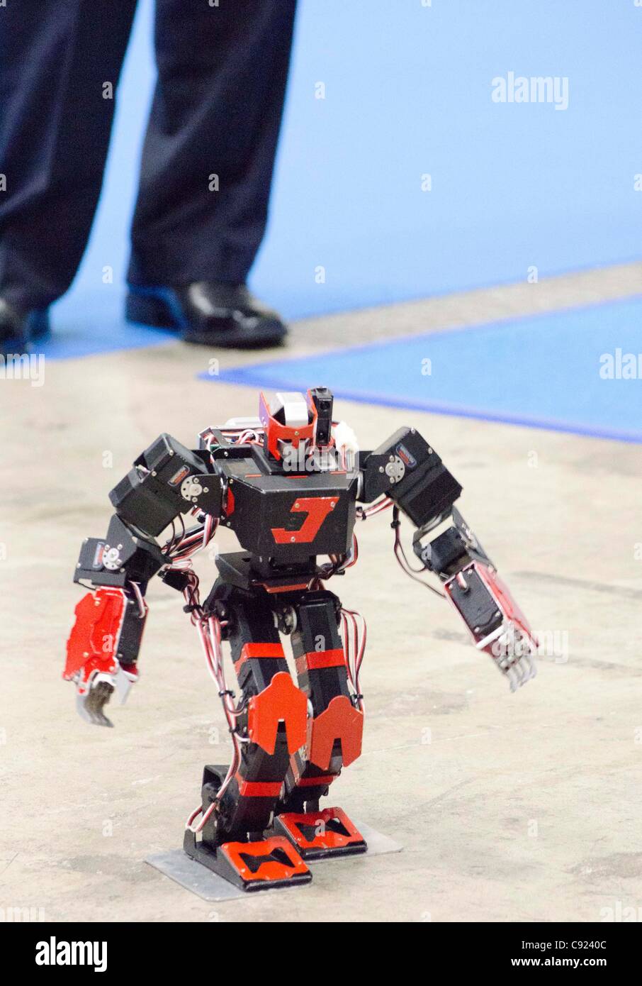 November 9th, 2011 : Tokyo, Japan. A newly invented robot performs ...