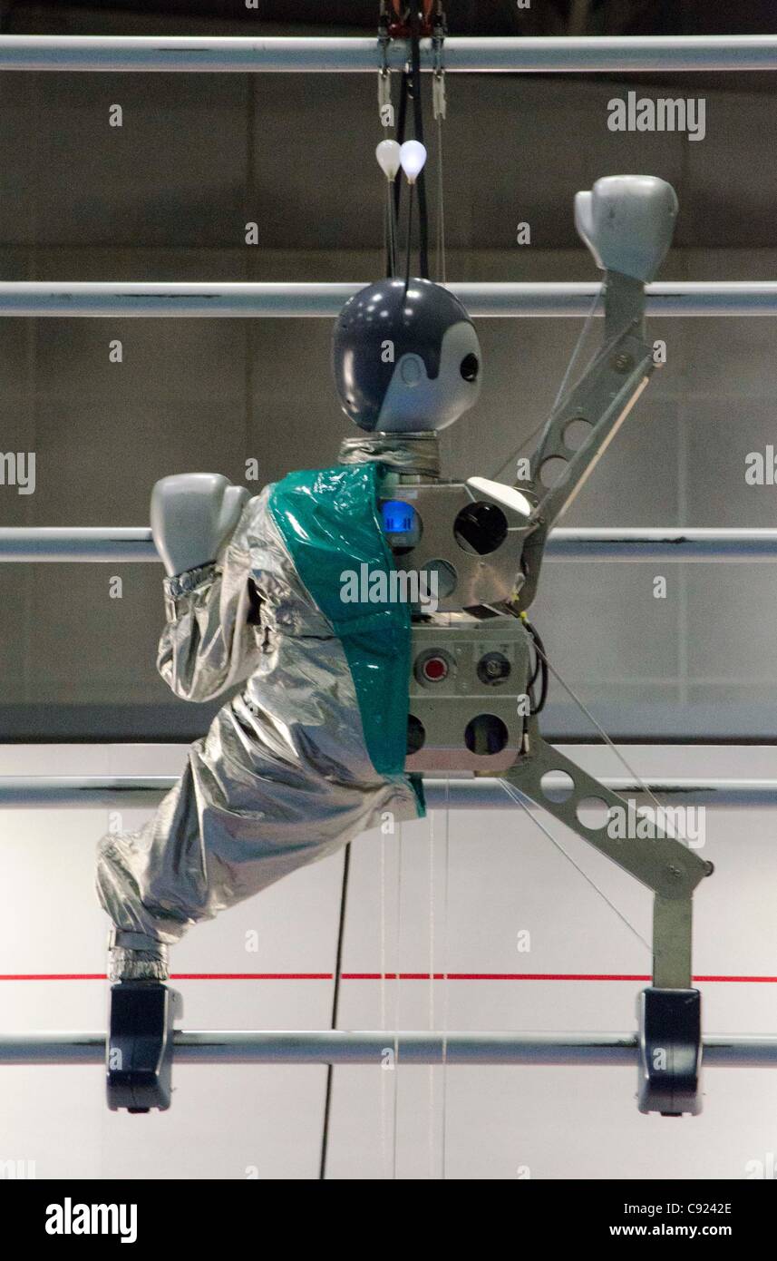 November 9th, 2011 : Tokyo, Japan â YUME ROBO climbs the wall. during ...