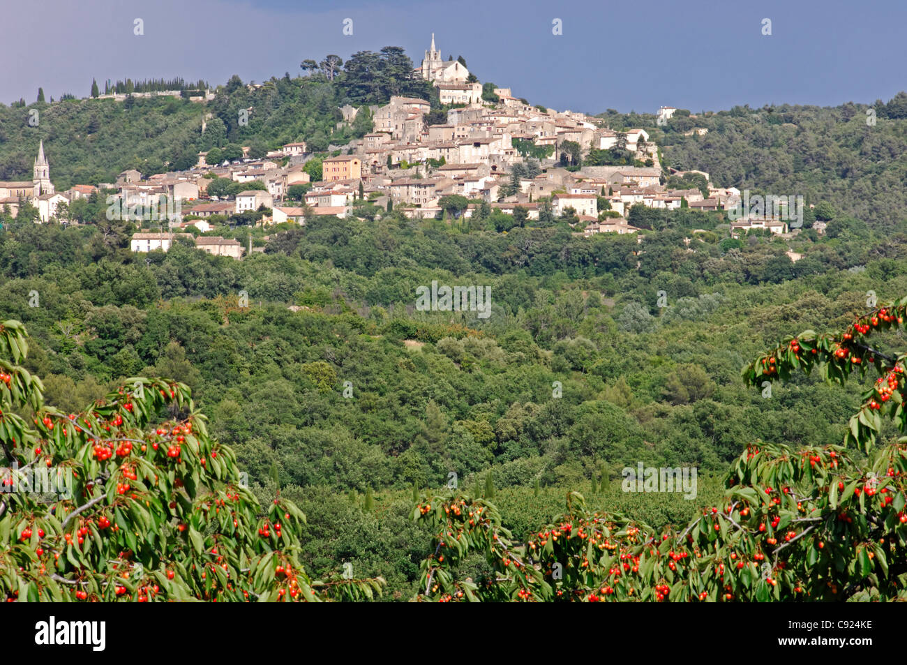 Departement of vaucluse luberon france hi-res stock photography and ...